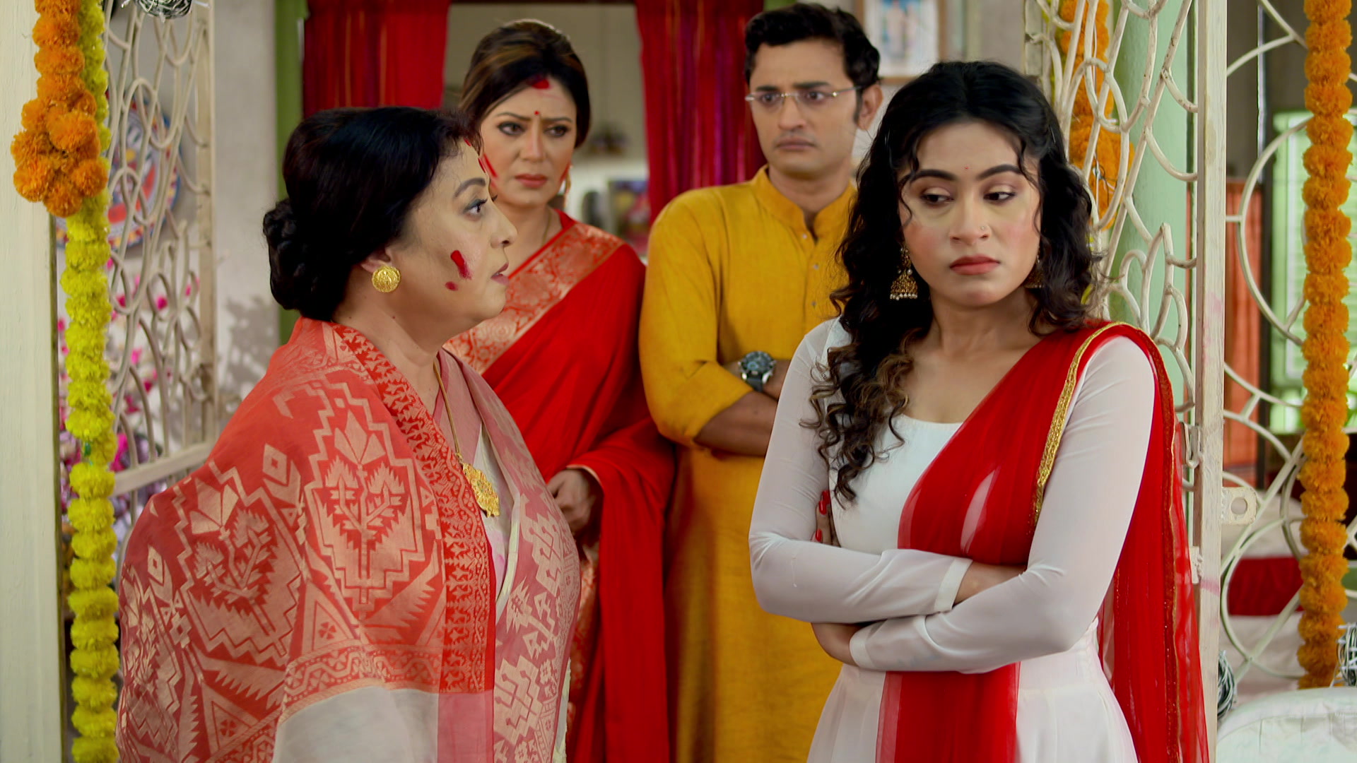 Watch Gaatchora S1 Episode 304 on JioHotstar