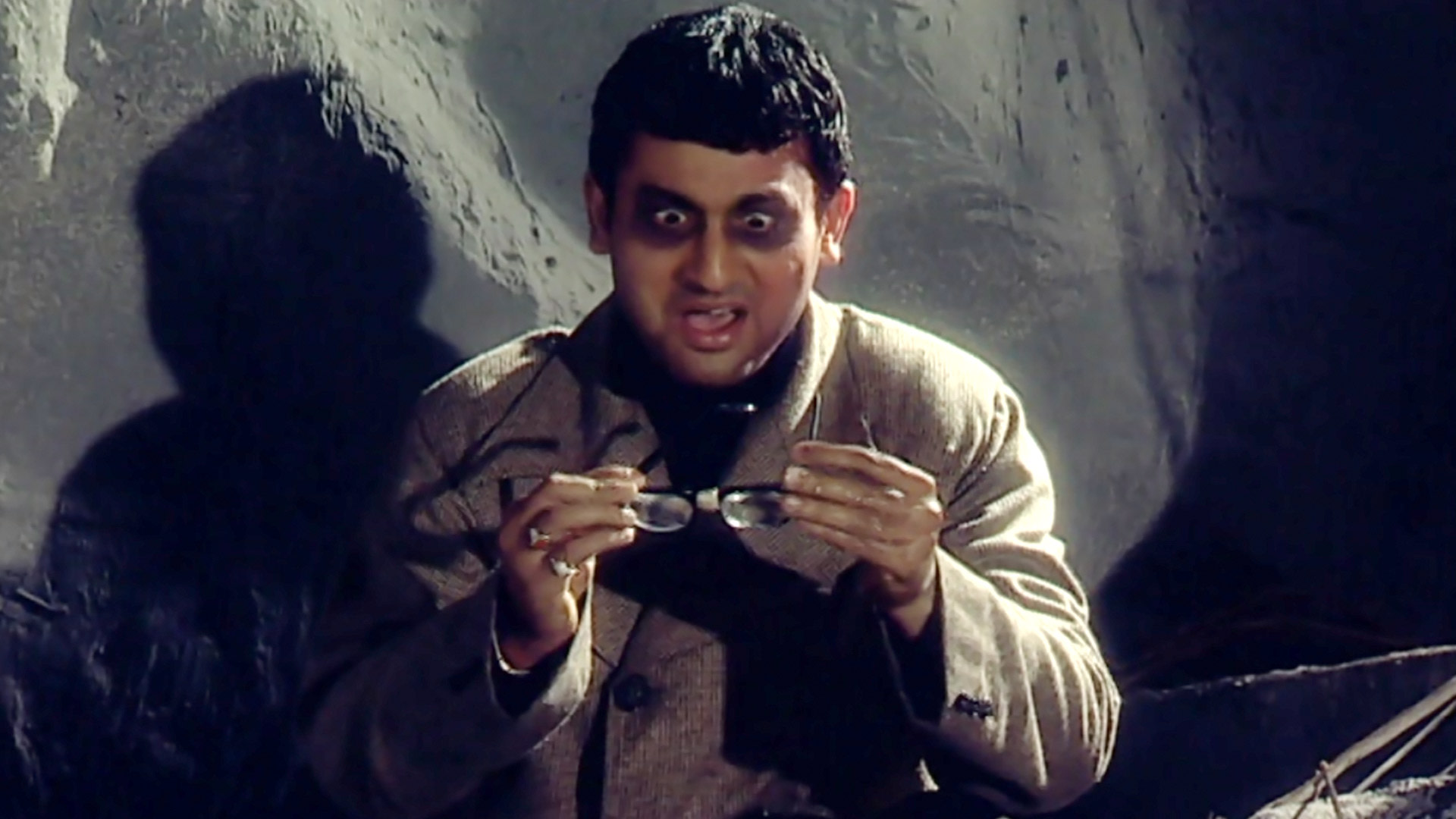 Watch The Magical Spectacles Online