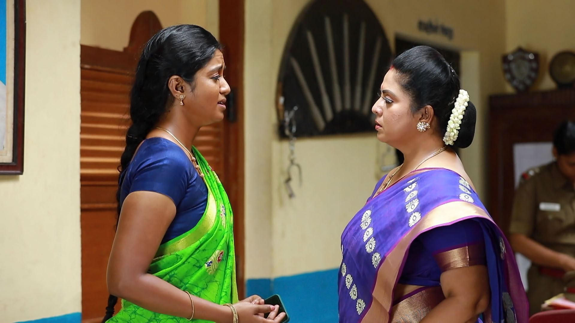 Watch Barathi Kannamma 2 Episode 519 on JioHotstar