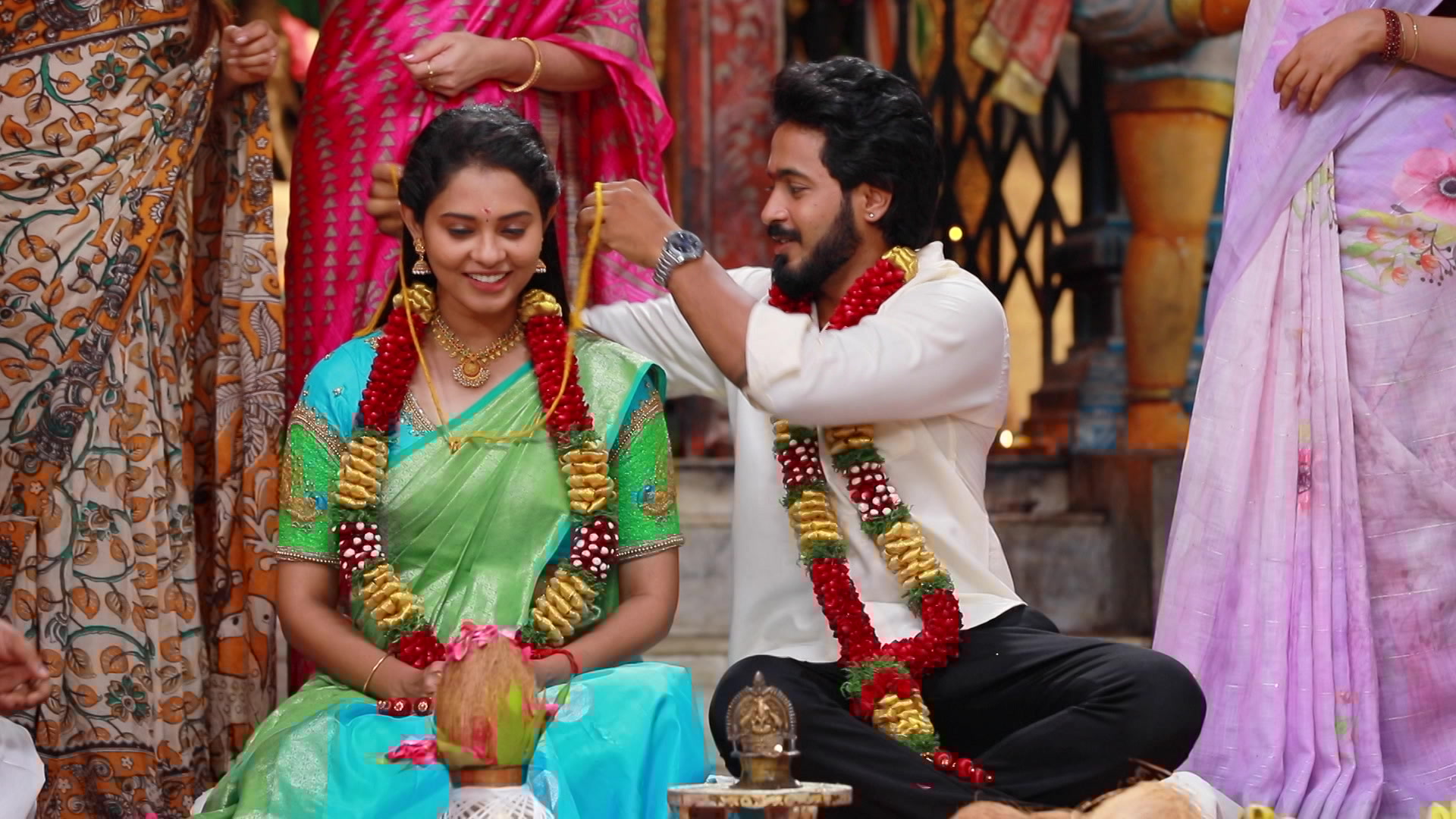 Watch Veetuku Veedu Vaasapadi Episode 100 on JioHotstar