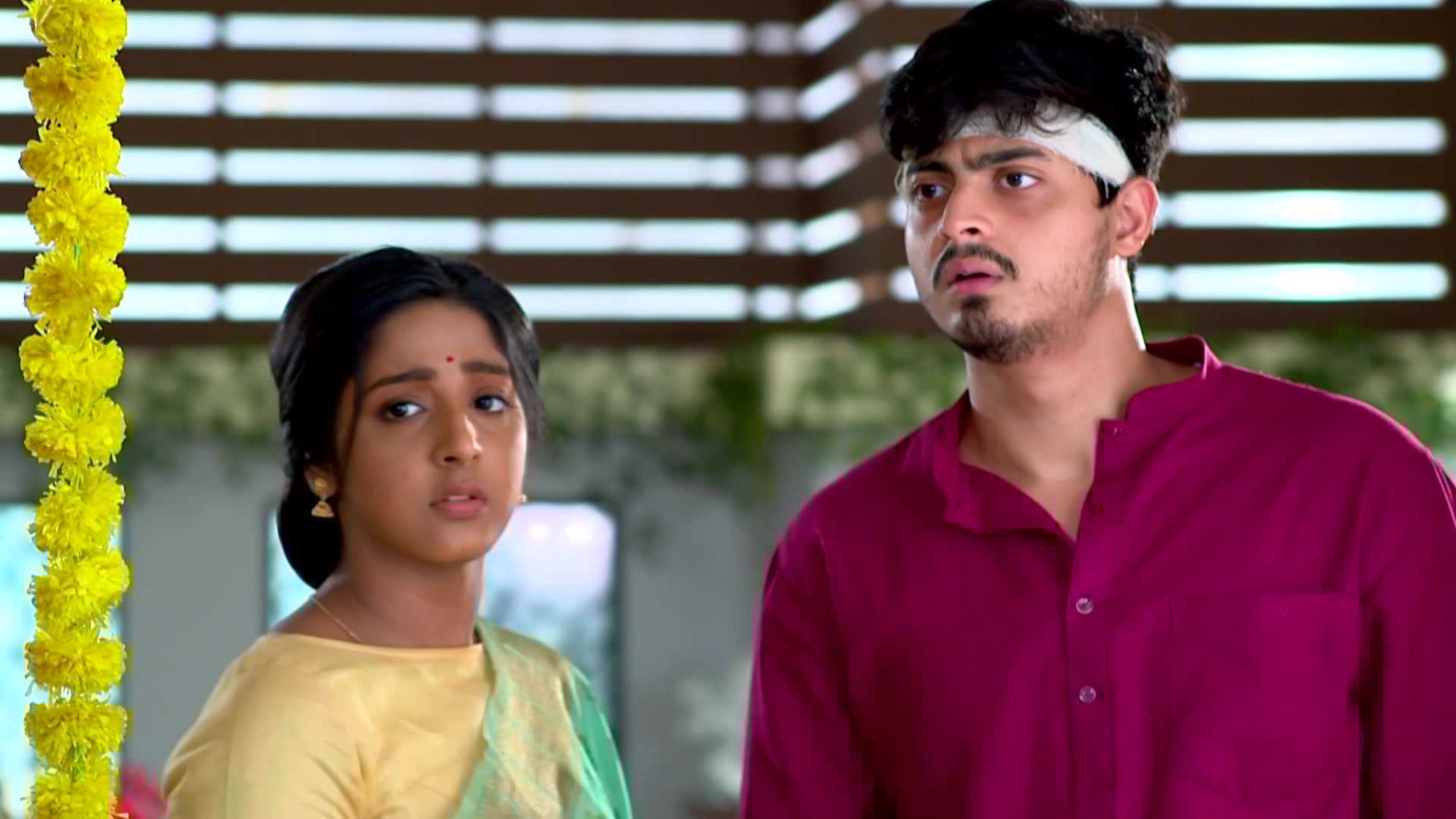 Watch Anurager Chhowa Episode 712 on JioHotstar