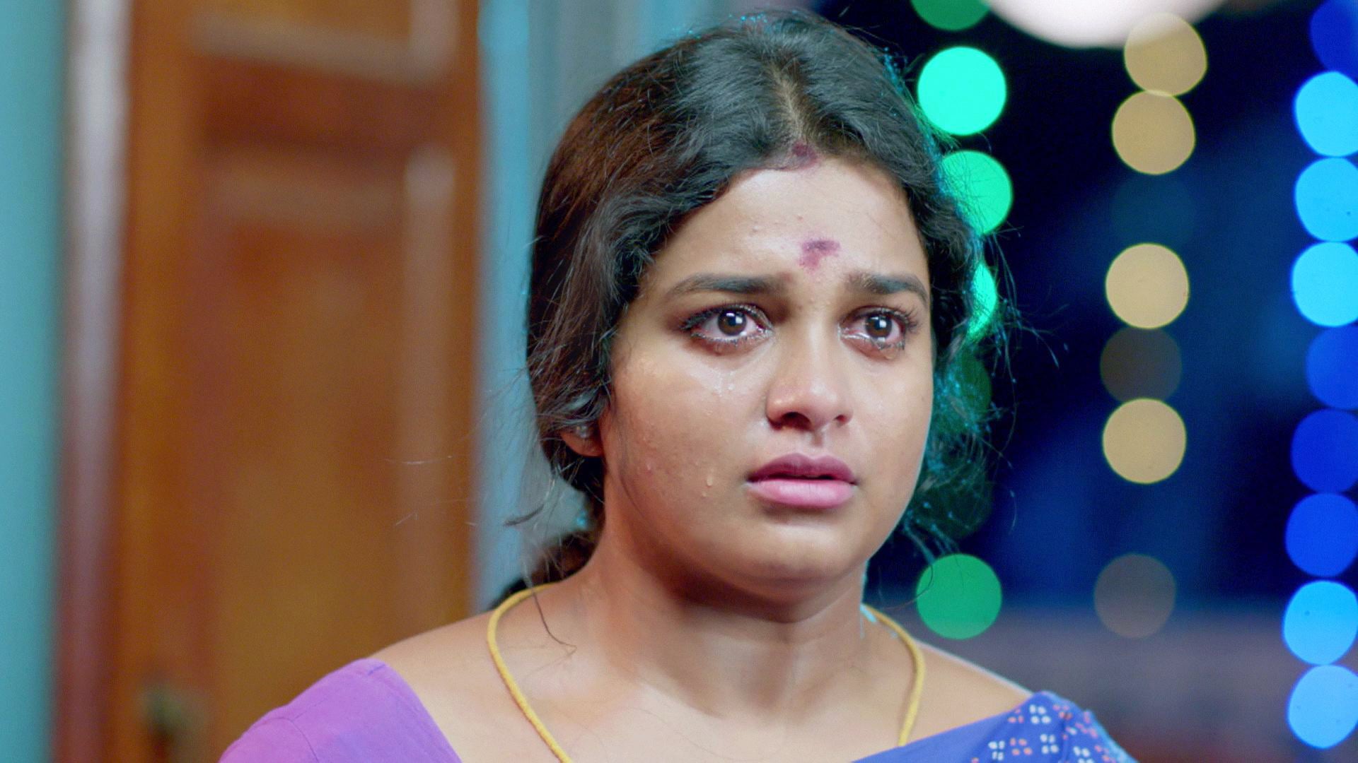 Watch Mynaa S1 Episode 2 on JioHotstar