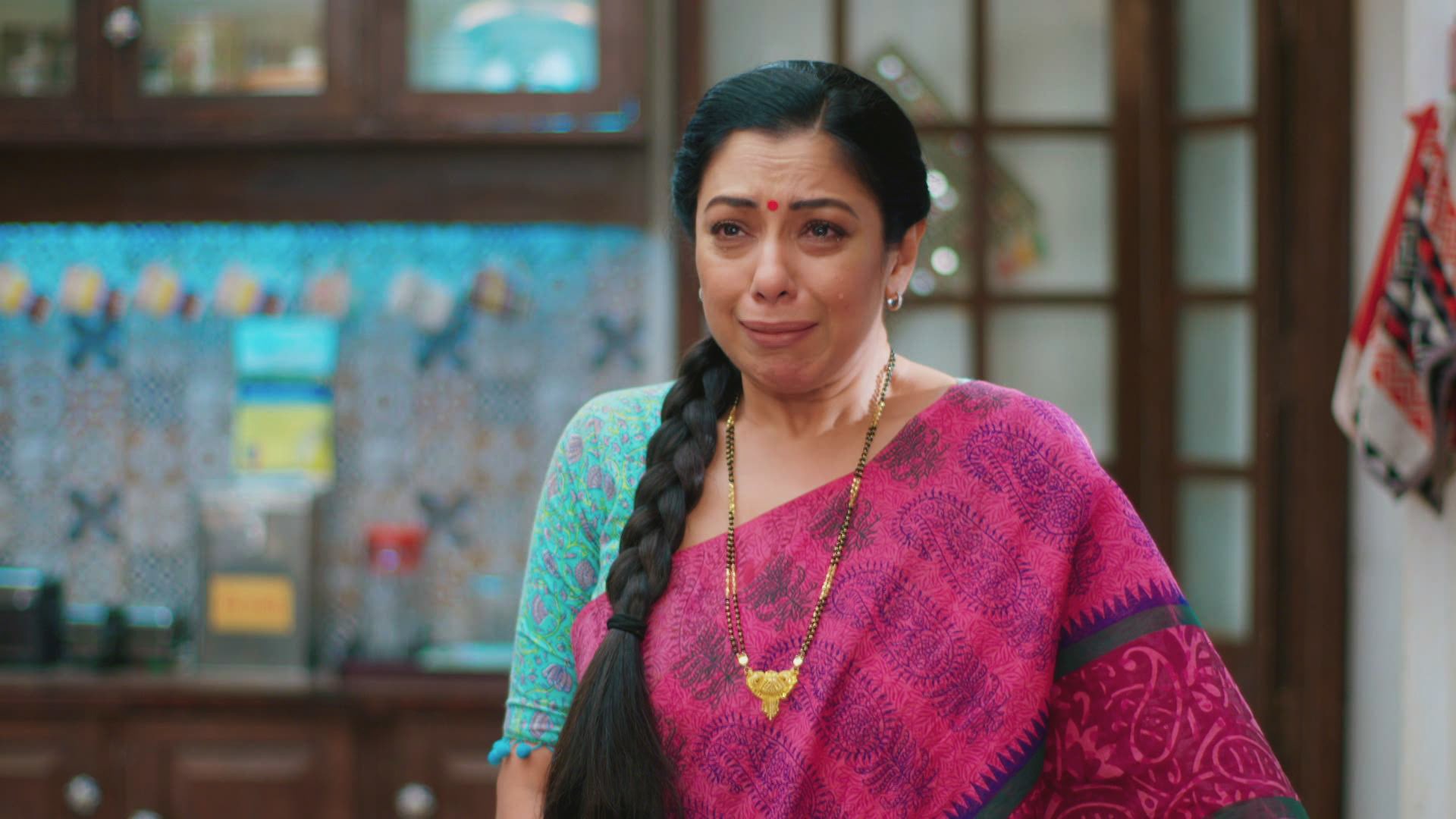 Watch New Episodes of anupama only on Watcho
