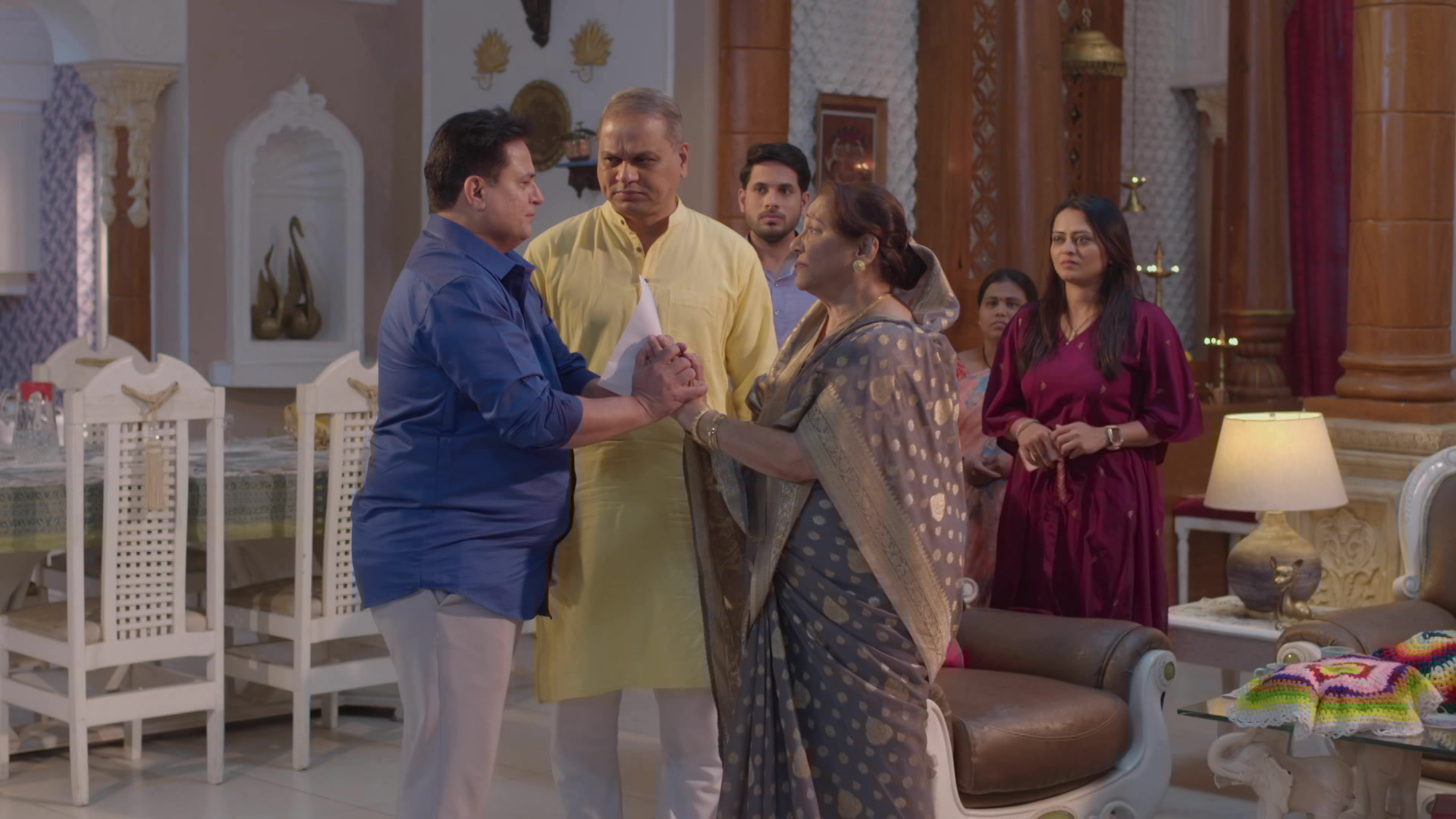 Watch tharala-tar-mag All Episodes | Watcho