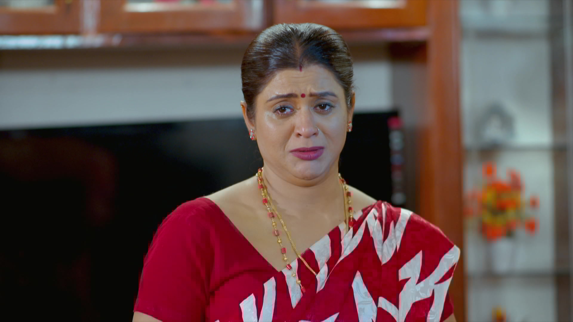 Watch Chempaneer Poovu Episode 300 on JioHotstar