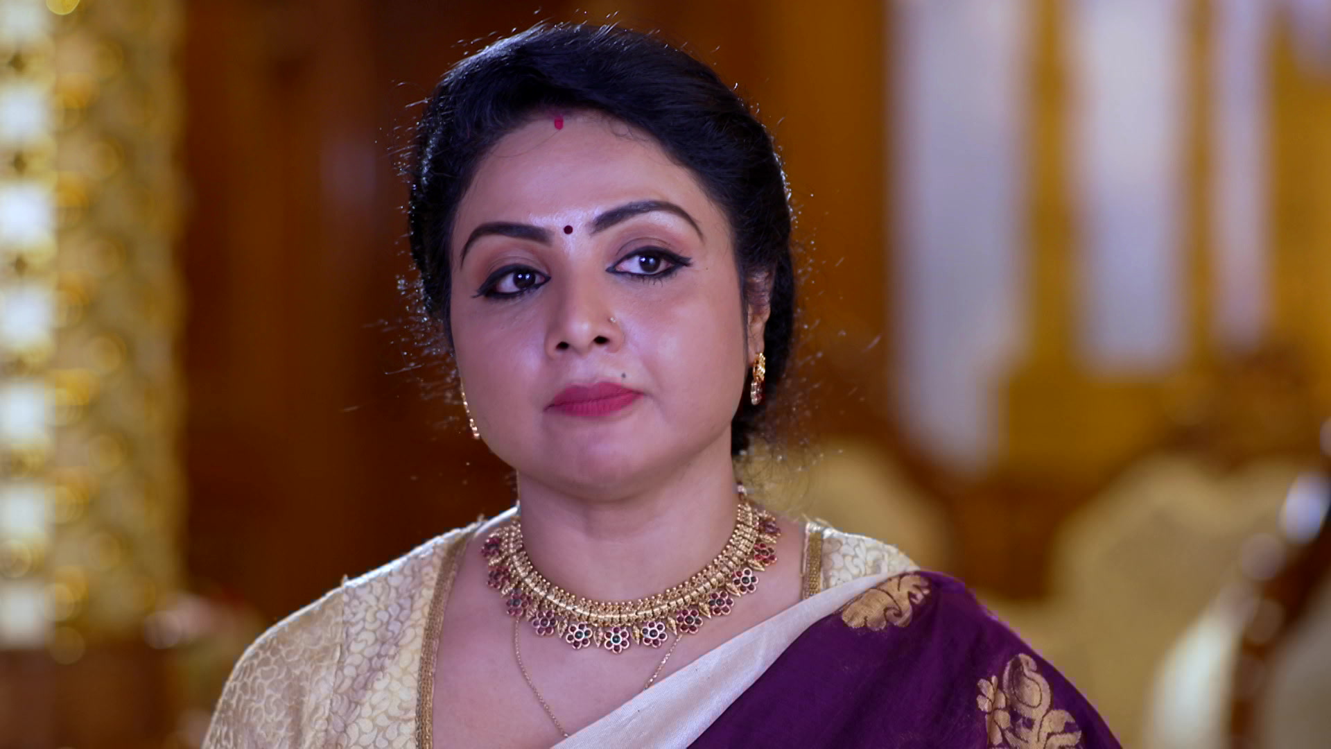 Stream Devayani Points Fingers at Nayana Season 1 Episode 304 ...