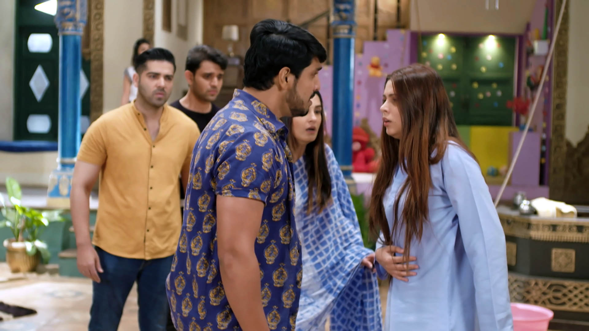 Watch Pandya Store S1 Episode 579 on JioHotstar
