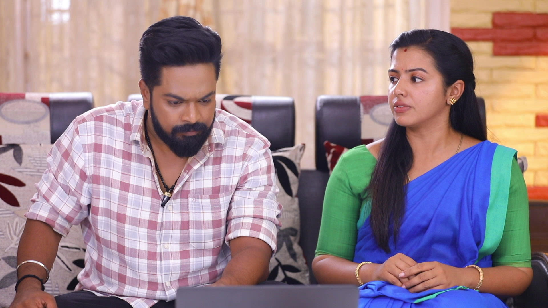 Watch Sakthivel Episode 450 on JioHotstar