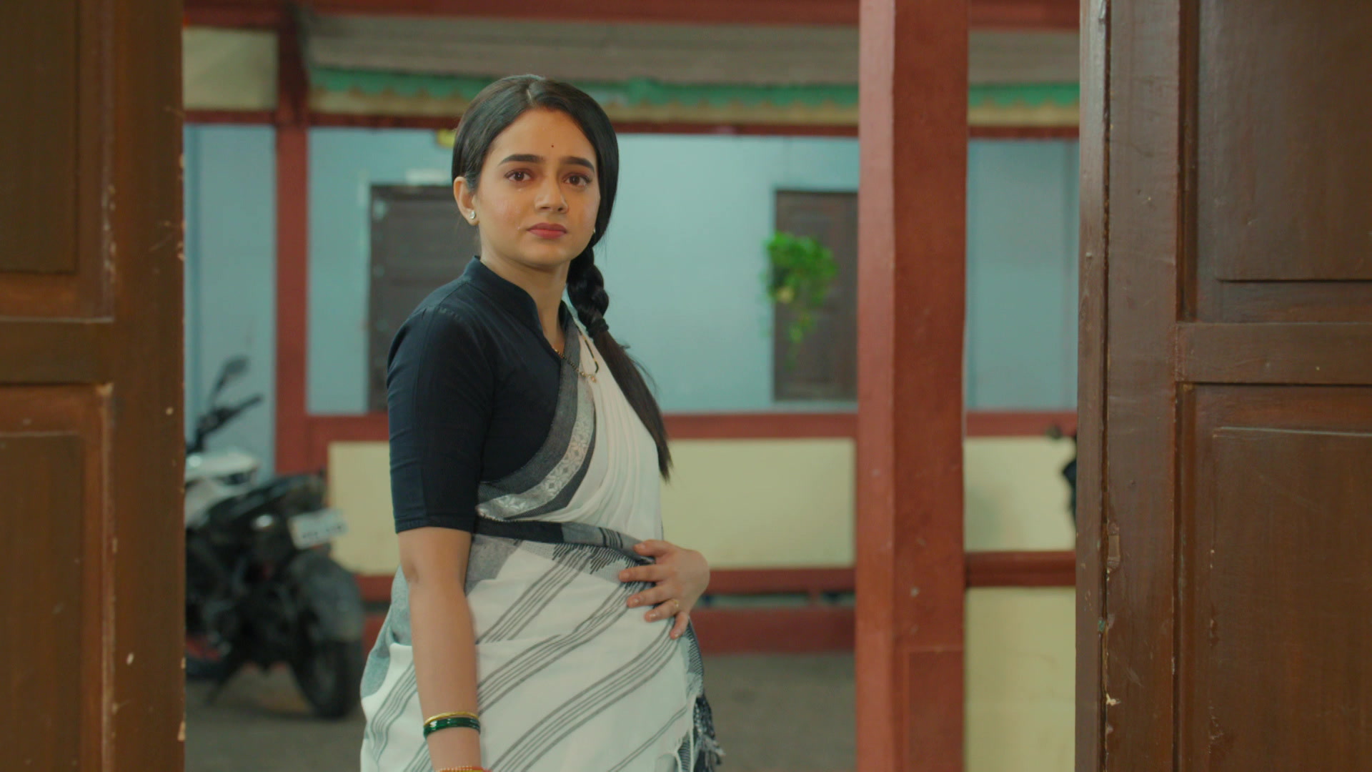 Watch Aboli S1 Episode 1227 on JioHotstar