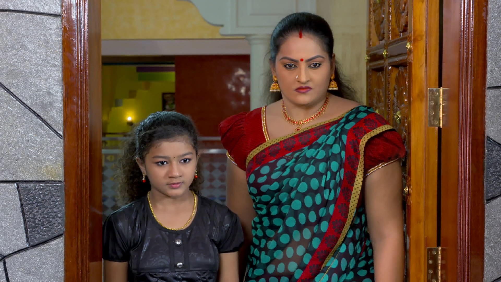 Watch Thamburu, Padmini Catch Anumol Online