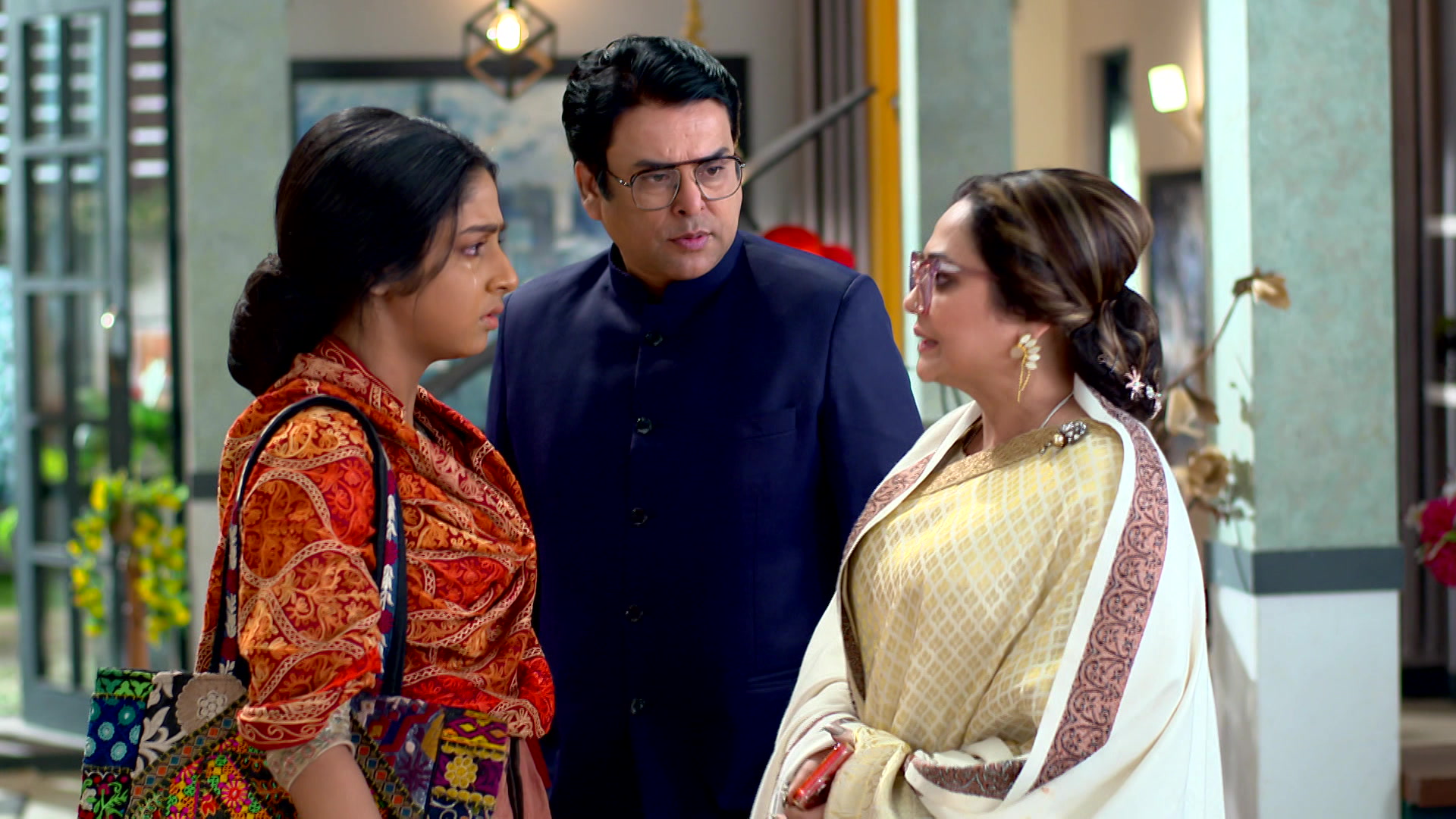 Watch Anurager Chhowa S1 Episode 590 on JioHotstar