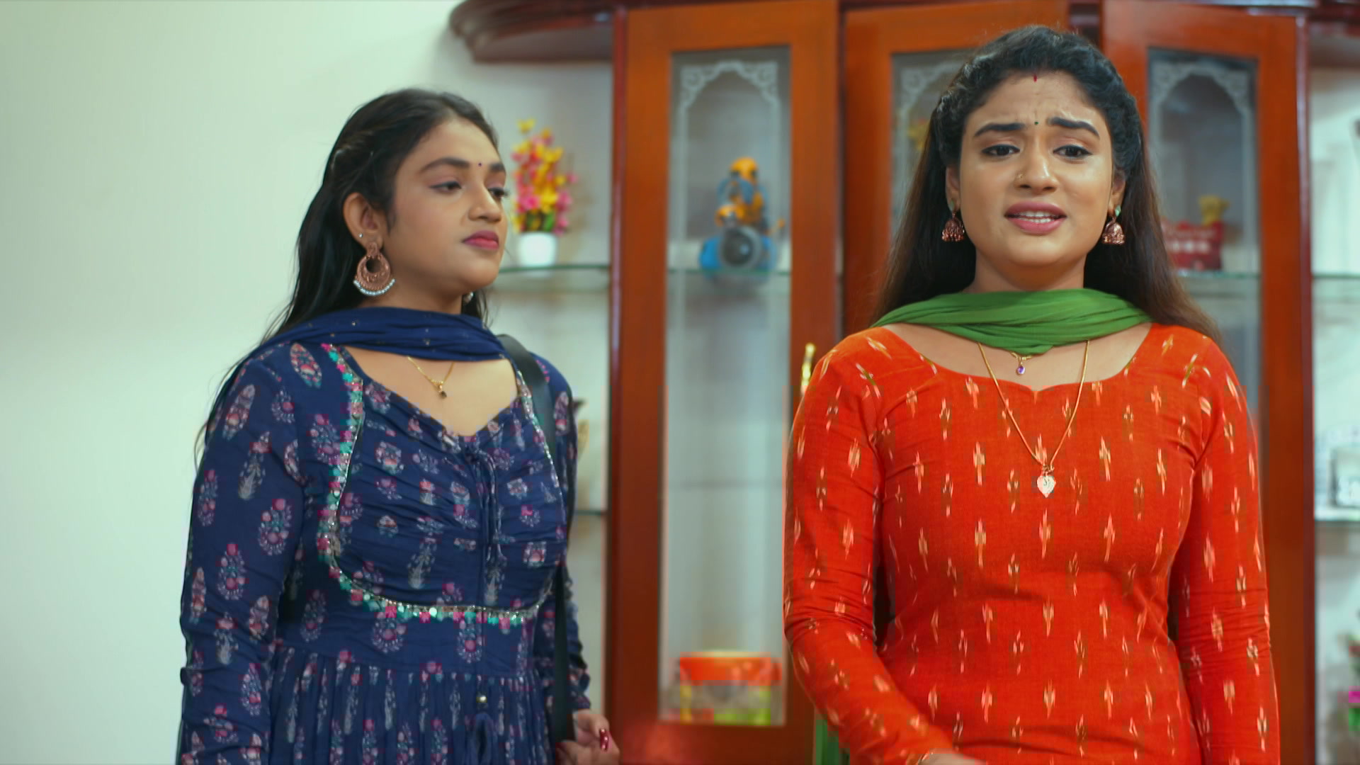 Watch Chempaneer Poovu Episode 243 on JioHotstar