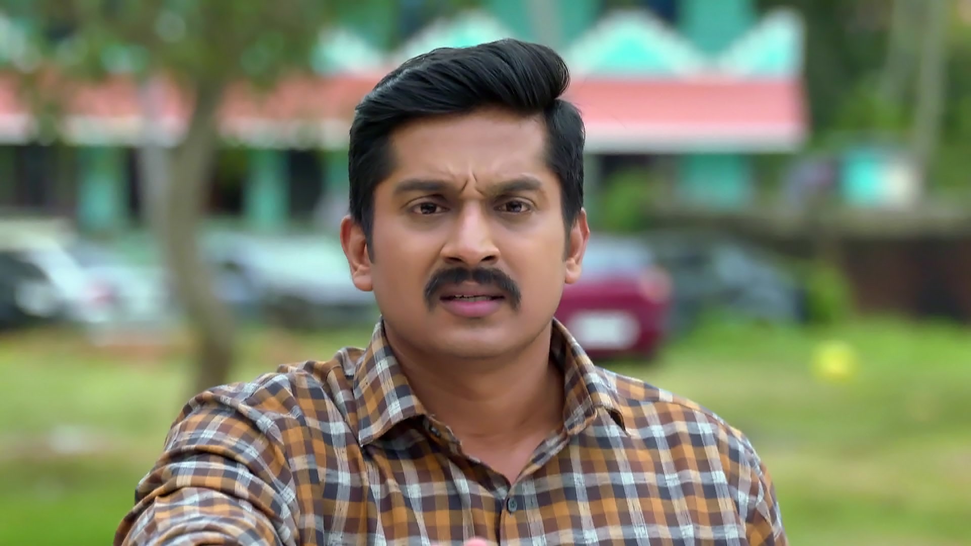 Watch Karuthamuthu S27 Episode 187 on JioHotstar