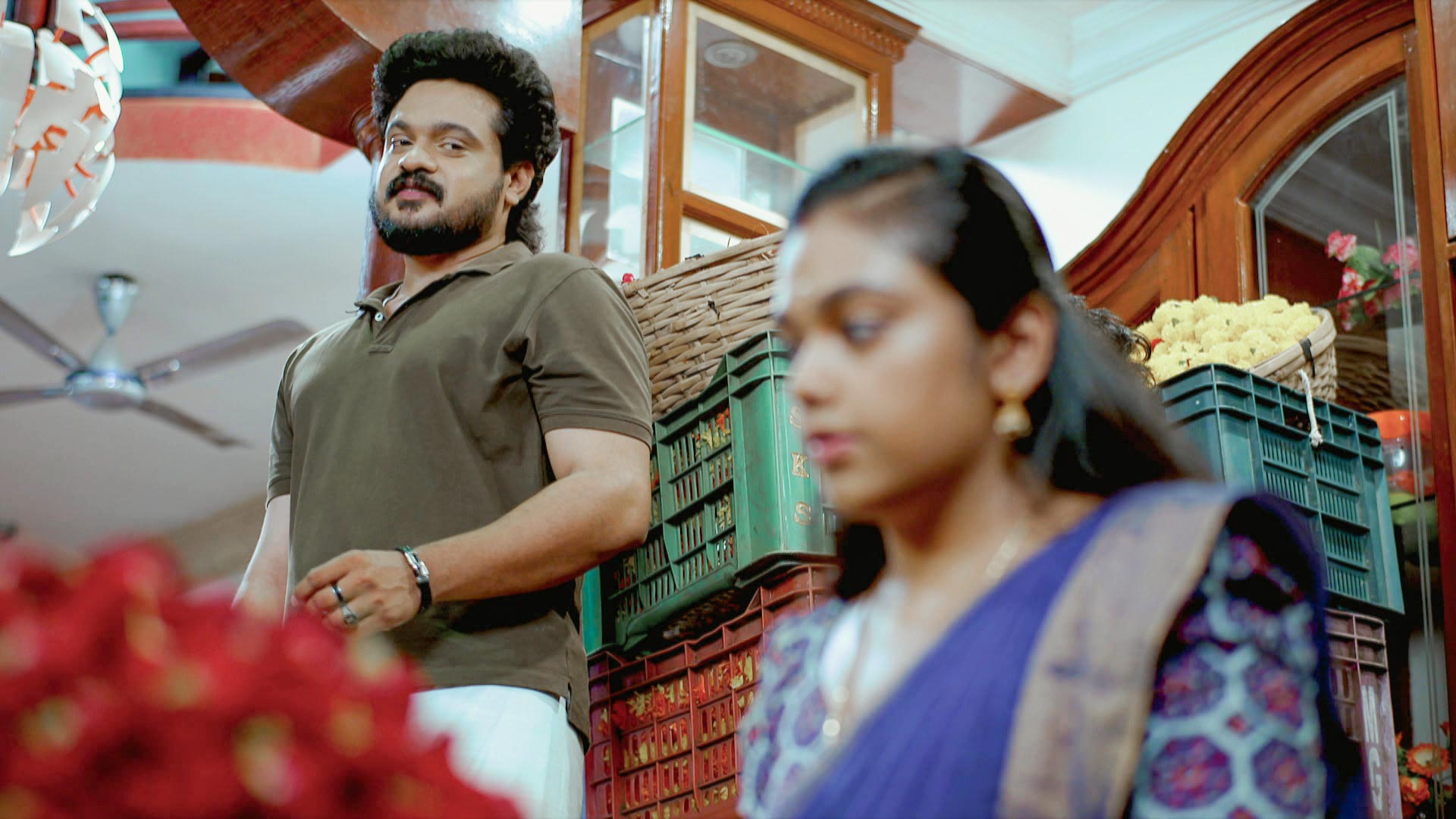 Watch Chempaneer Poovu S1 Episode 412 on JioHotstar