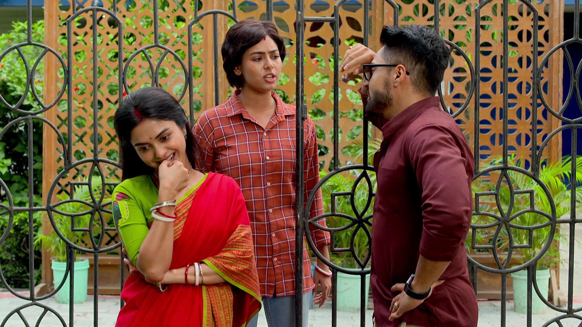 Watch Gaatchora S1 Episode 249 on JioHotstar