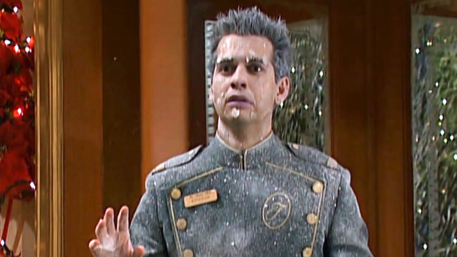 Nonton Christmas at the Tipton Season 1 Episode 21 - Christmas at the ...
