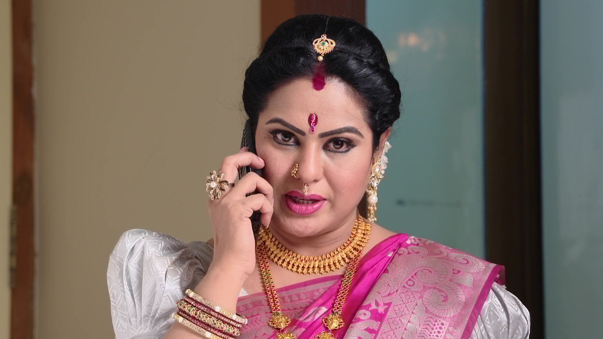 Watch Bangarada Panjara S1 Episode 104 on JioHotstar