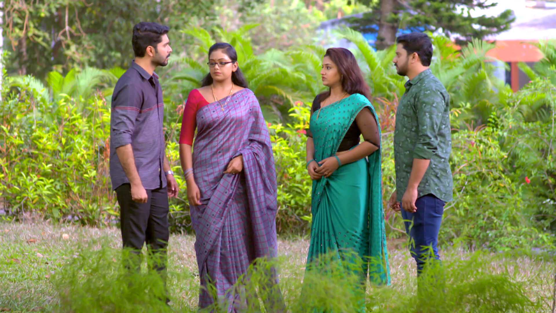 Watch Jeeva, Kavya Advise Shivani Online