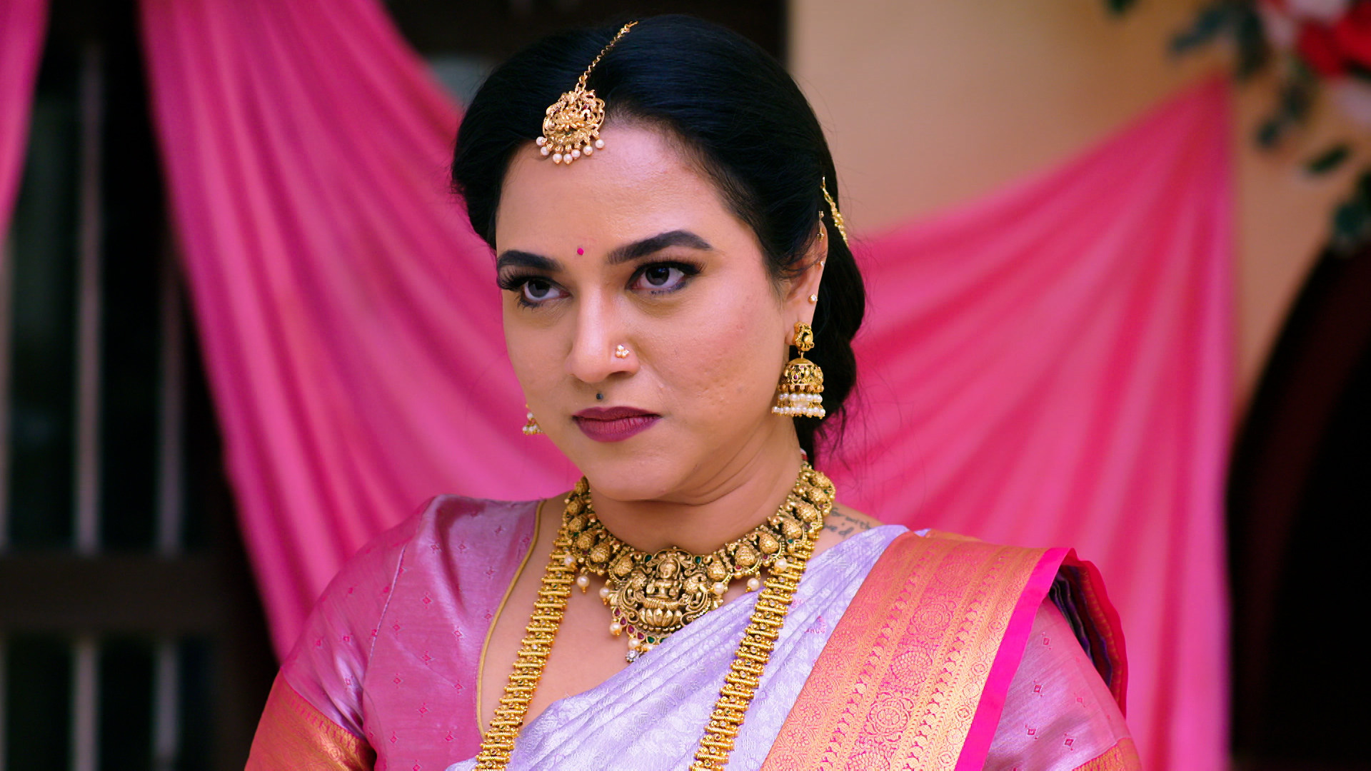 Watch Karimani S1 Episode 317 on JioHotstar