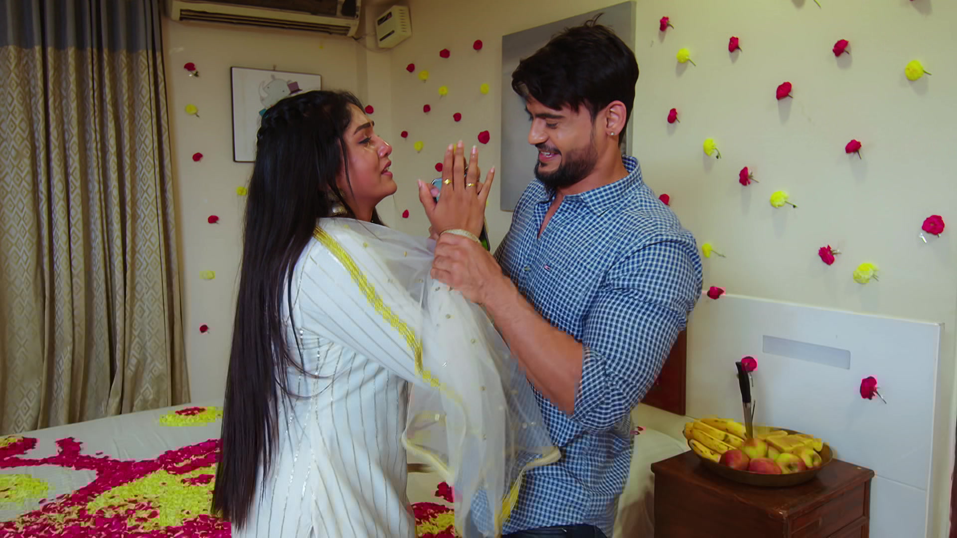 Watch Pooja Falls in Vikram's Trap Online