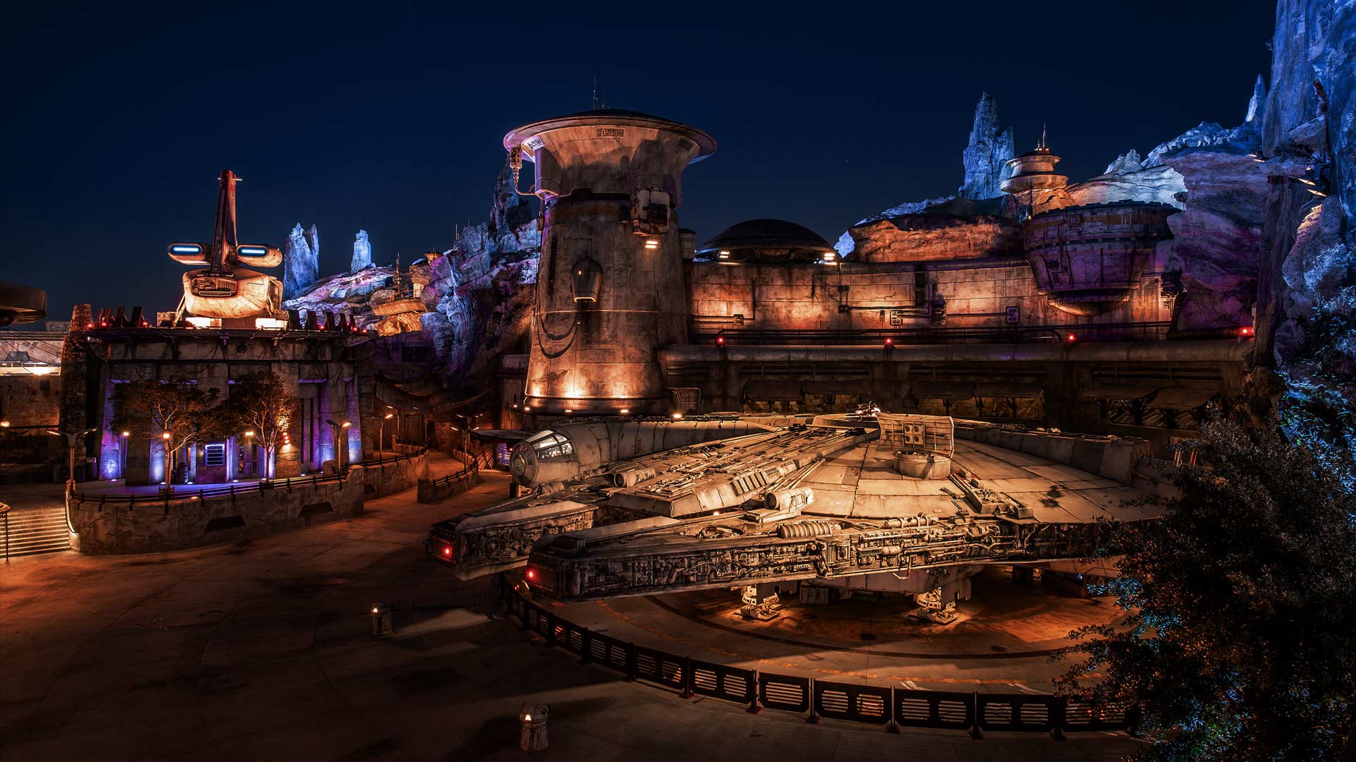 Star Wars: Galaxy’s Edge | Disneyland Resort on Disney+ Qatar | English ...