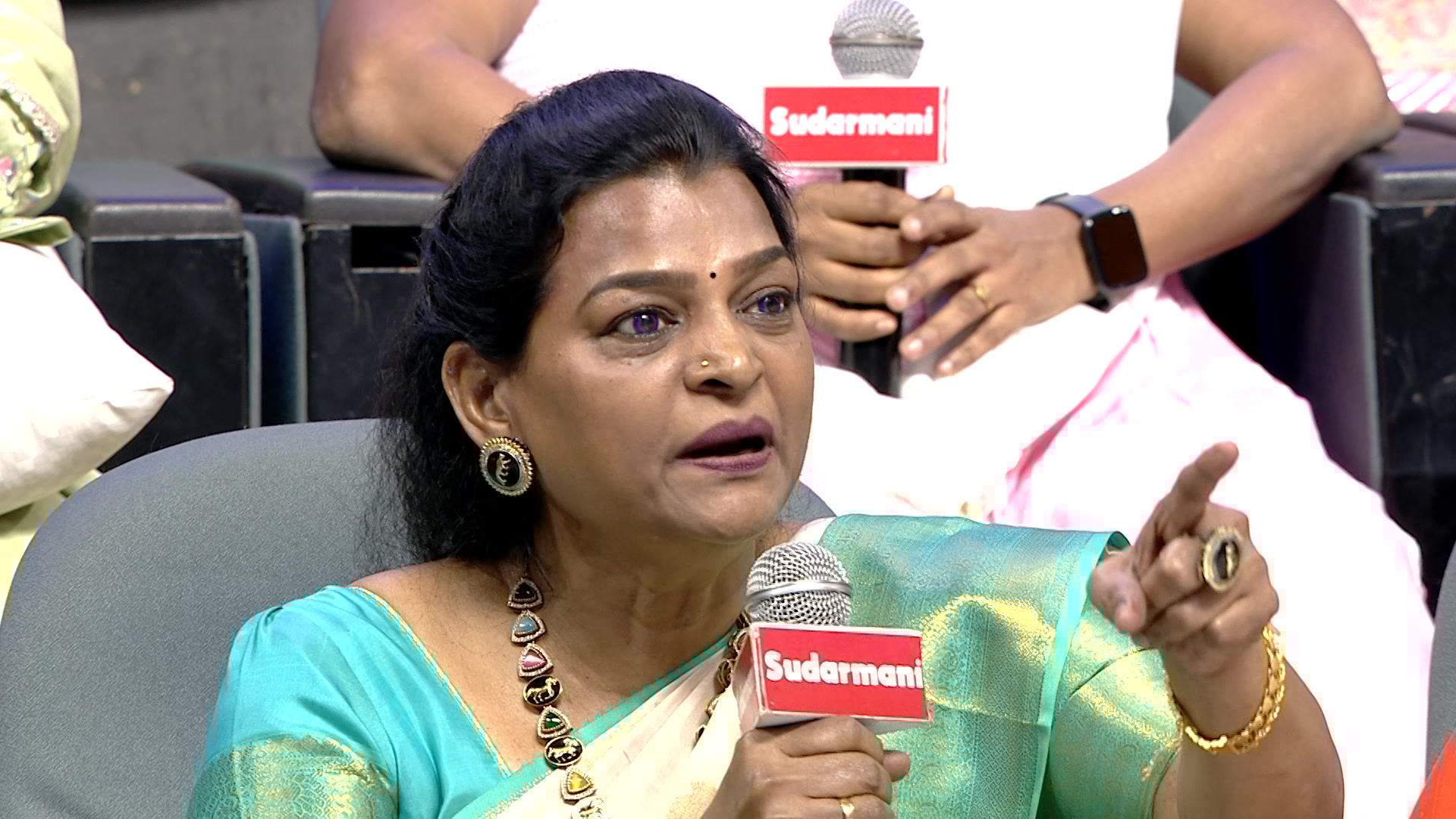 Watch Neeya Naana Episode 327 on JioHotstar