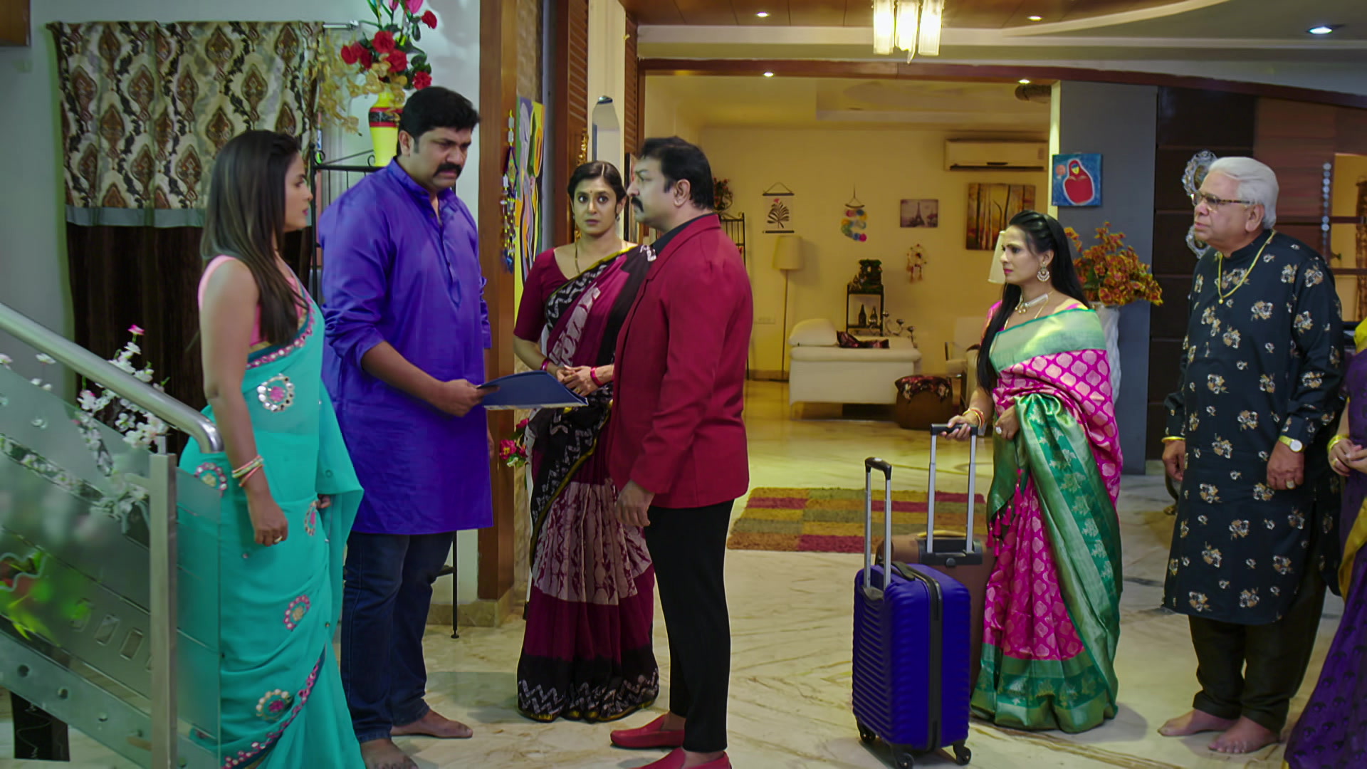Watch Intinti Gruhalakshmi S1 Episode 902 on JioHotstar
