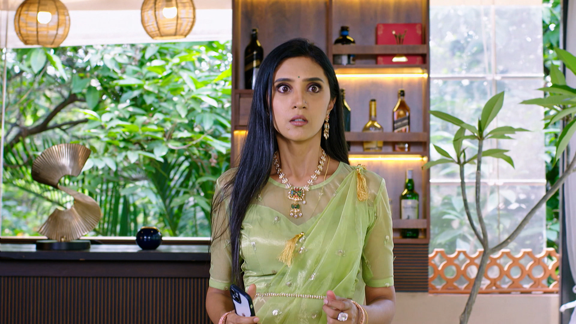 Watch Drishti Bottu Episode 207 on JioHotstar