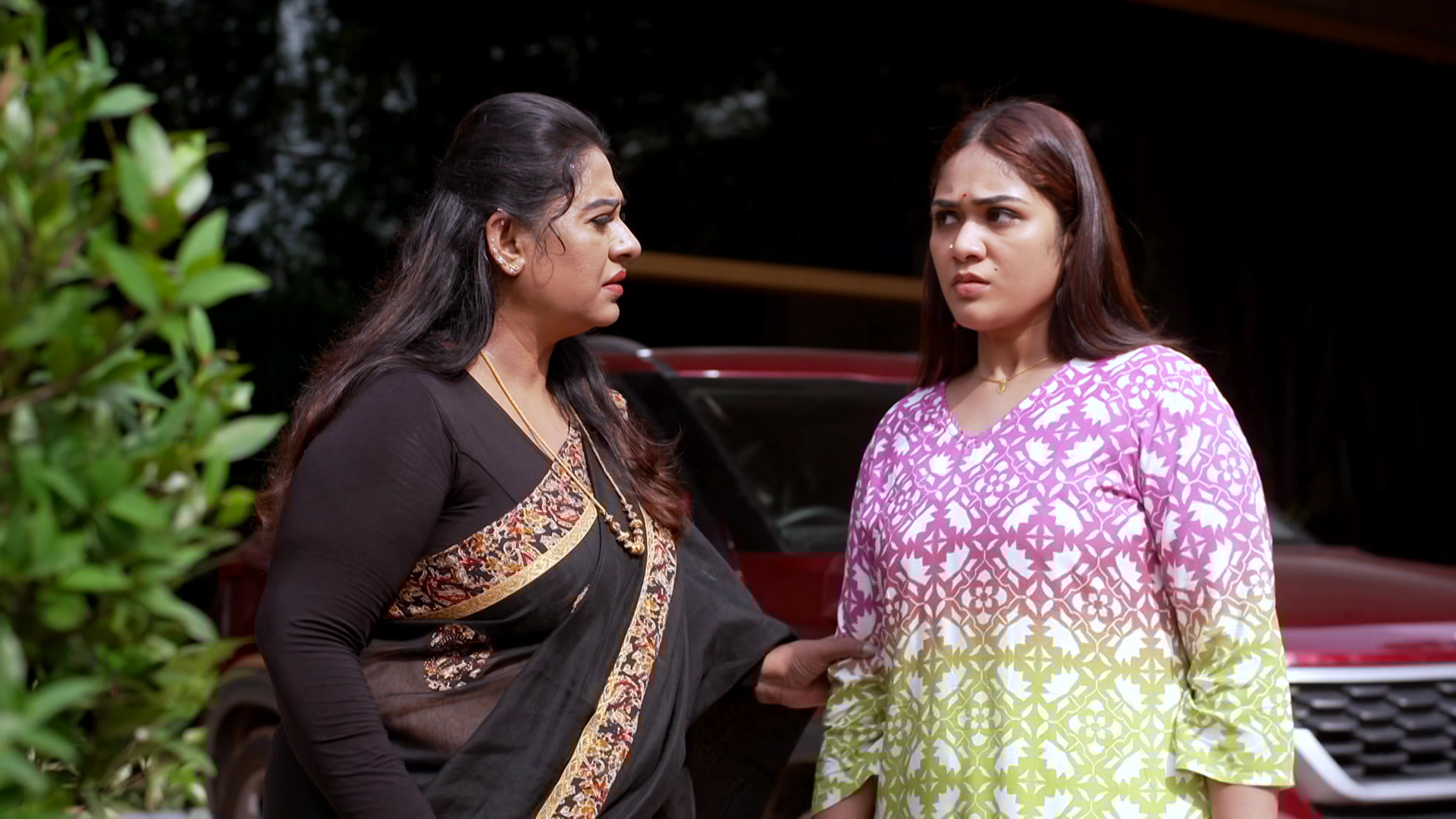 Watch Mounaragam Episode 1175 on JioHotstar