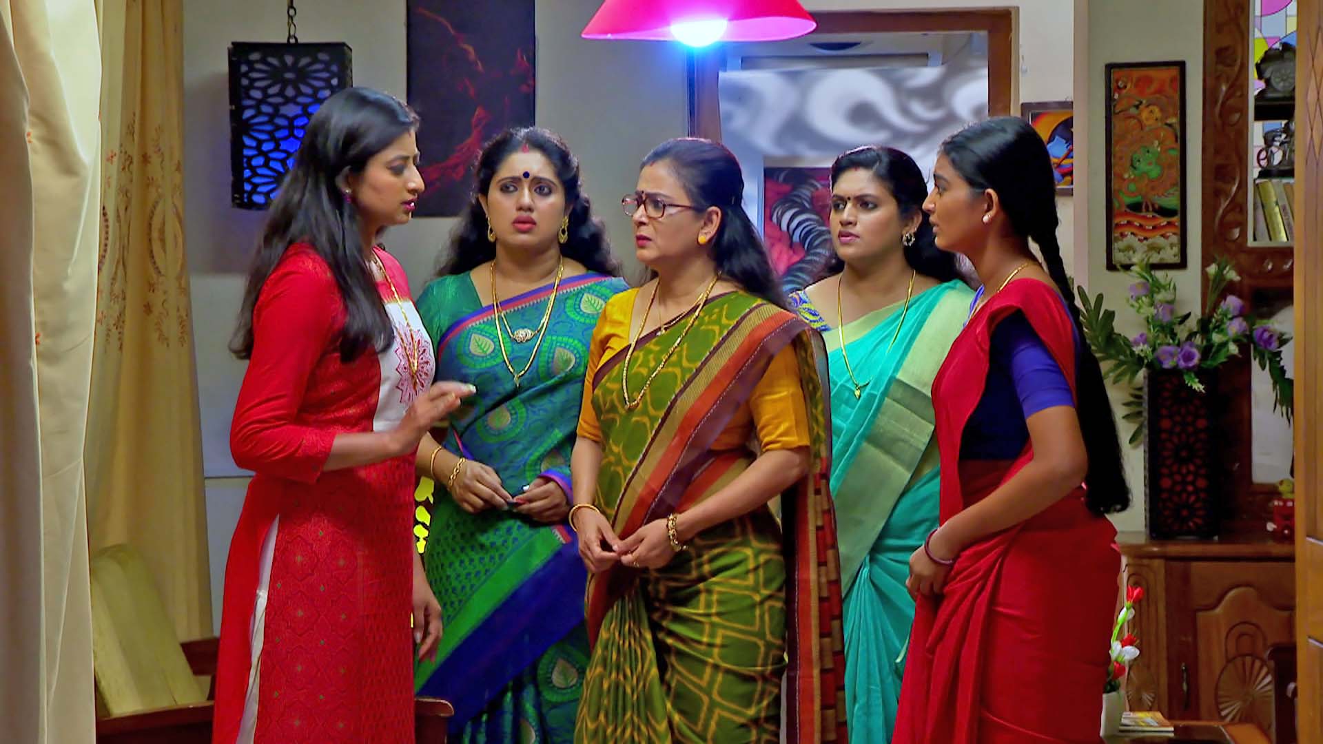 Watch Neelakkuyil S1 Episode 452 on JioHotstar