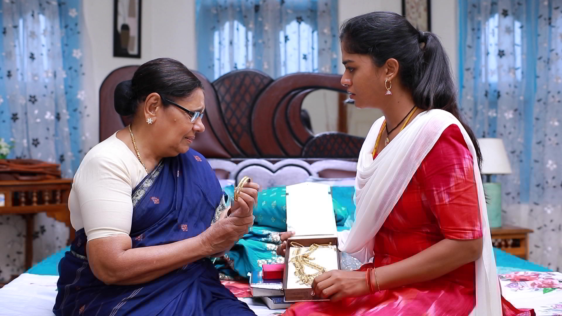 Watch Mahanadhi Episode 209 on JioHotstar