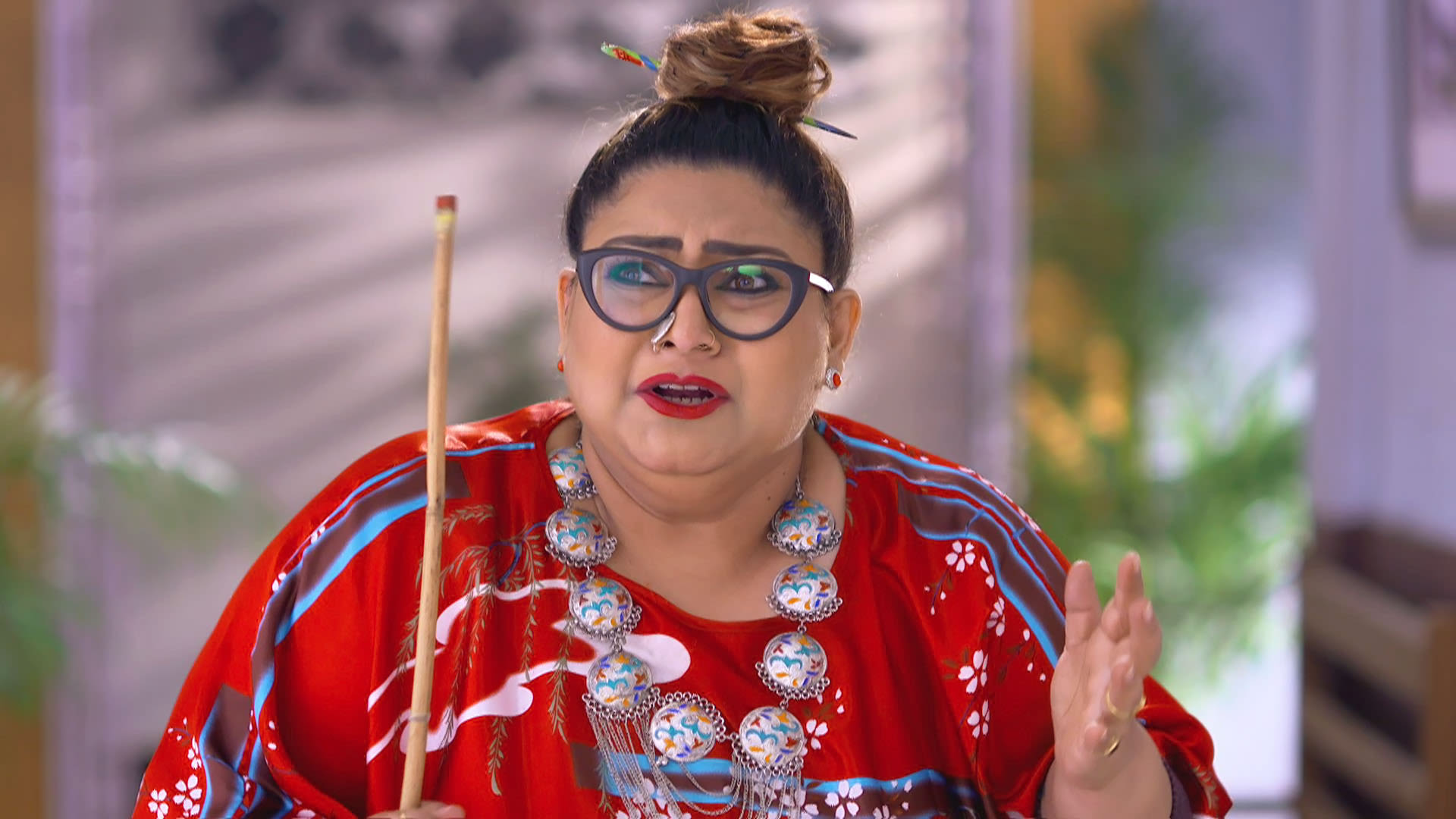 Watch Hirimba Scolds Guriya Online