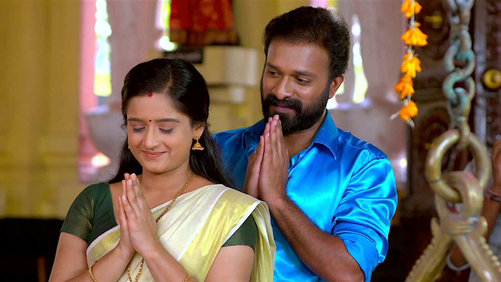 Watch Shiva, Anjali Visit the Temple Online