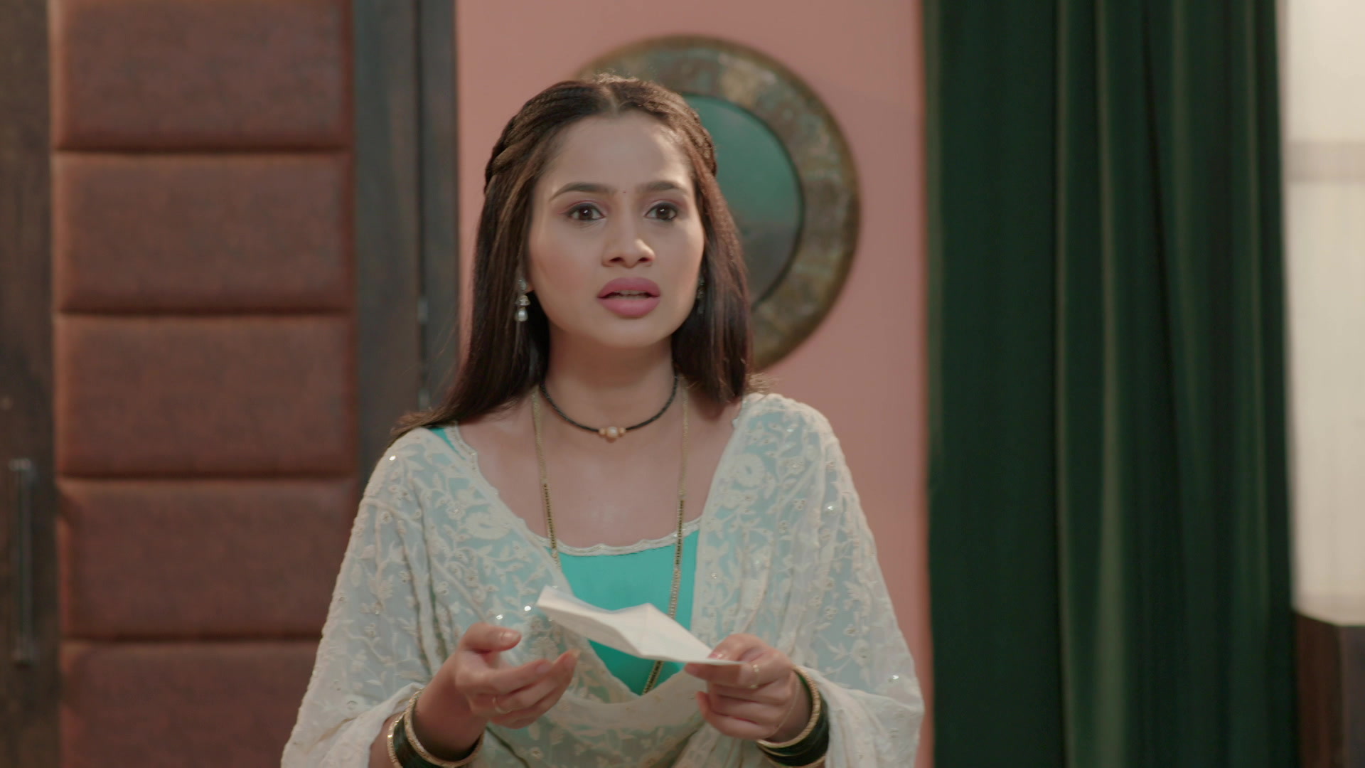 Watch Man Dhaga Dhaga Jodte Nava S1 Episode 322 on JioHotstar