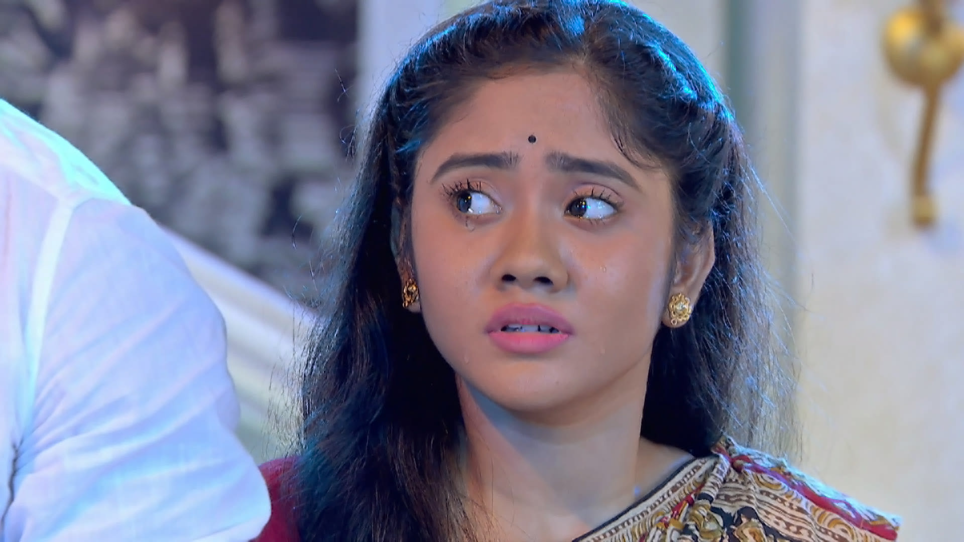Watch Ke Apon Ke Por Episode 353 on JioHotstar