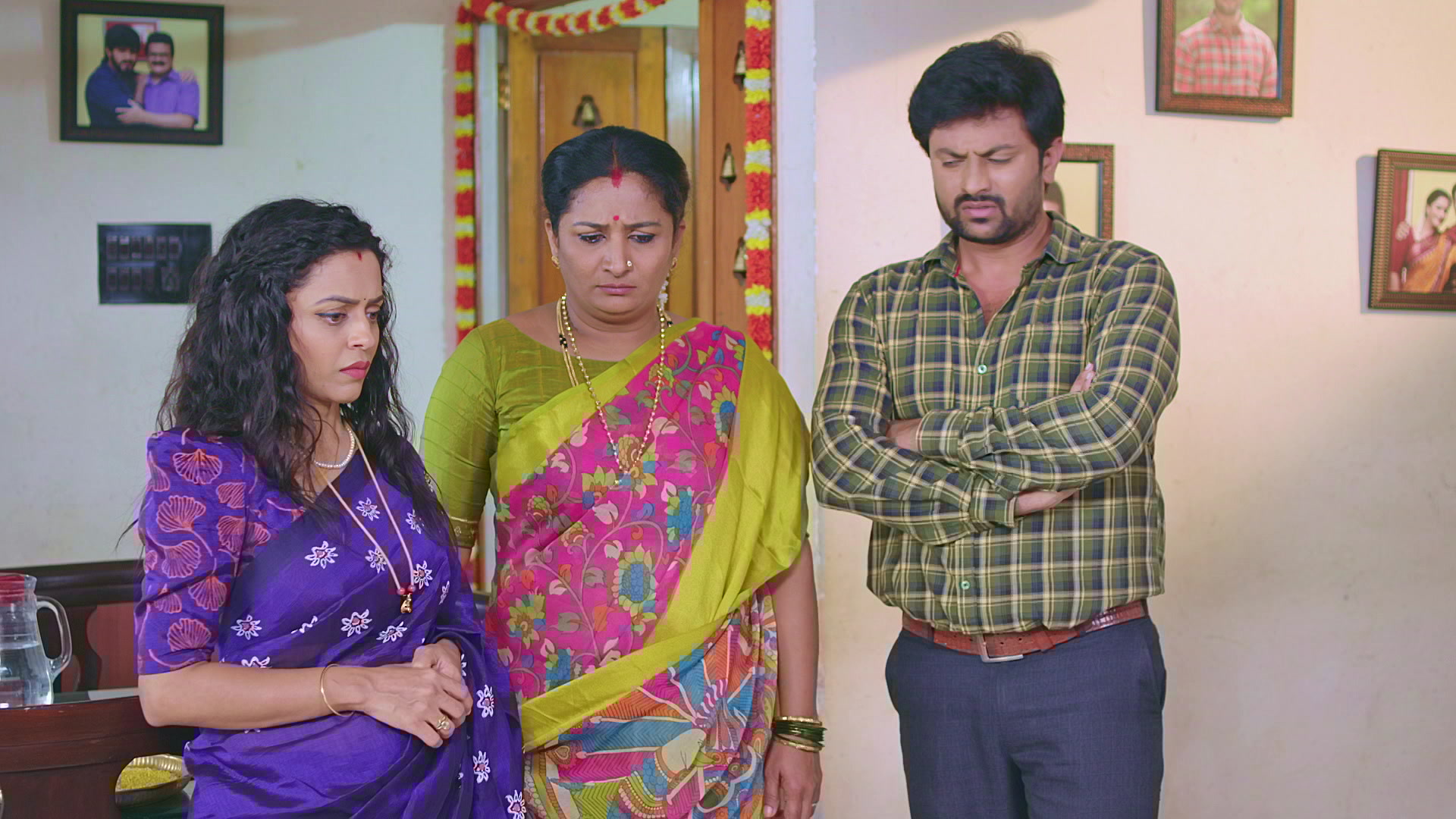 Watch Aase S1 Episode 297 on JioHotstar