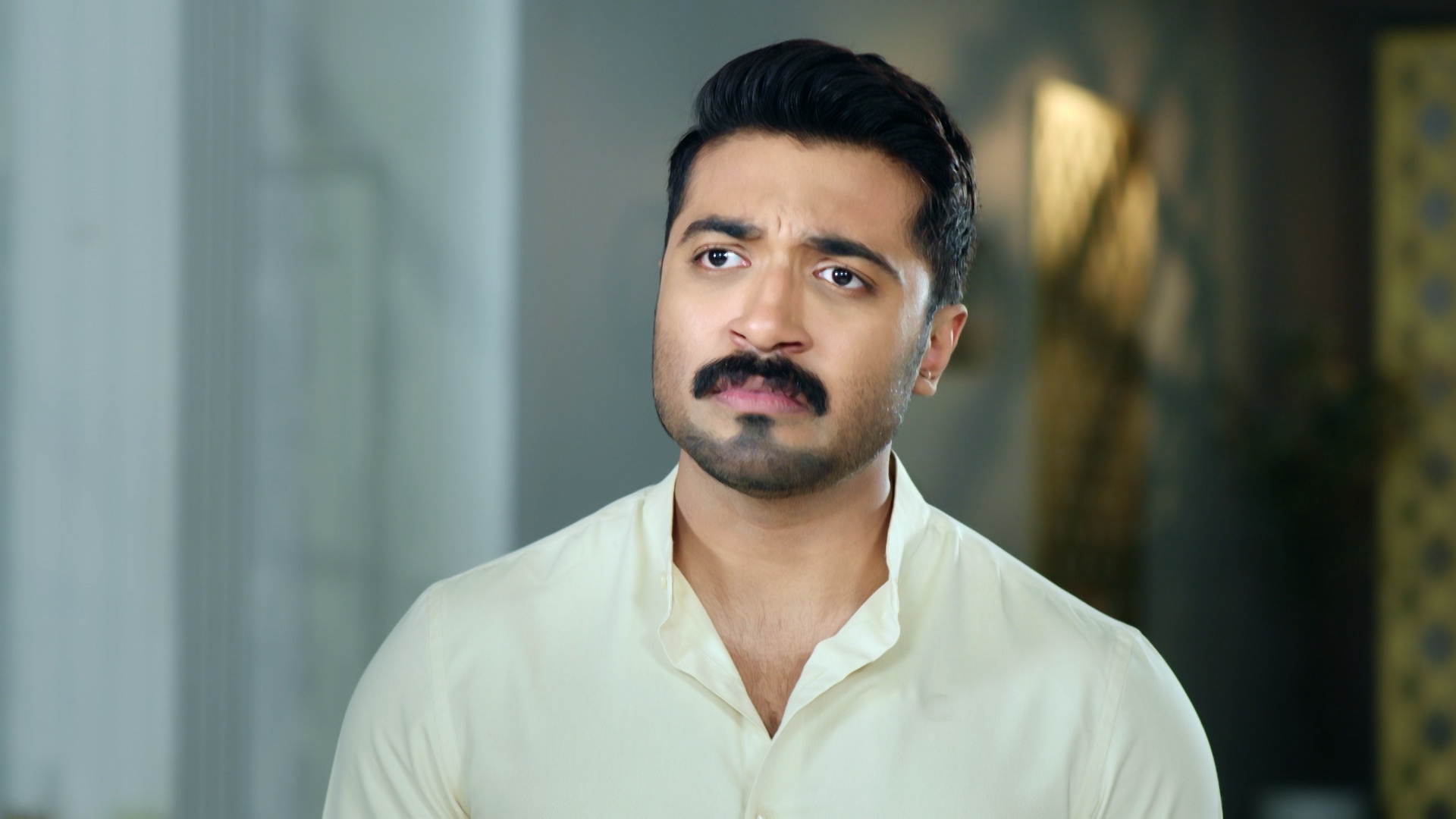 Watch Vadhu S1 Episode 32 on JioHotstar