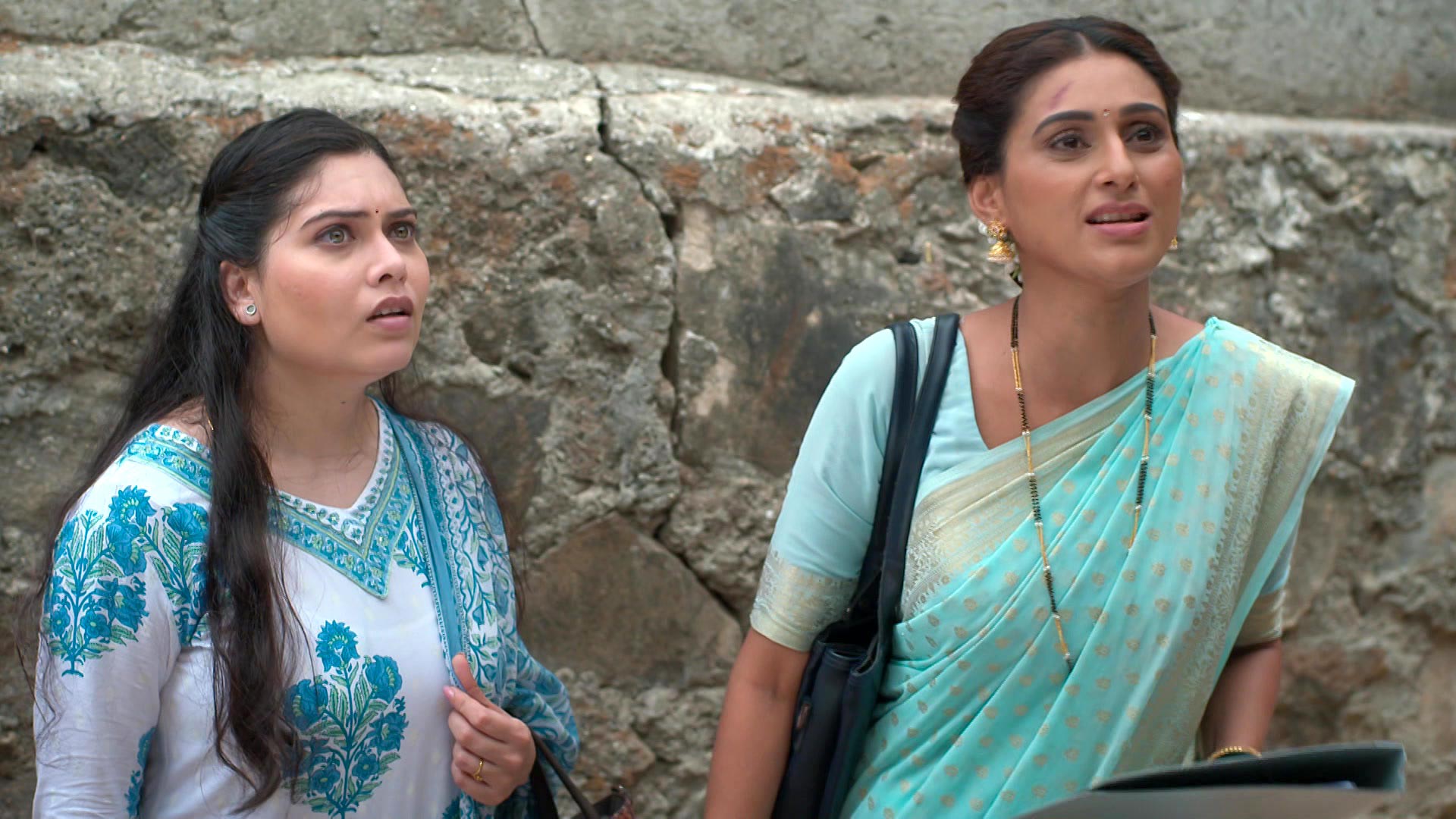 Watch Gharo Ghari Maatichya Chuli S1 Episode 395 on JioHotstar