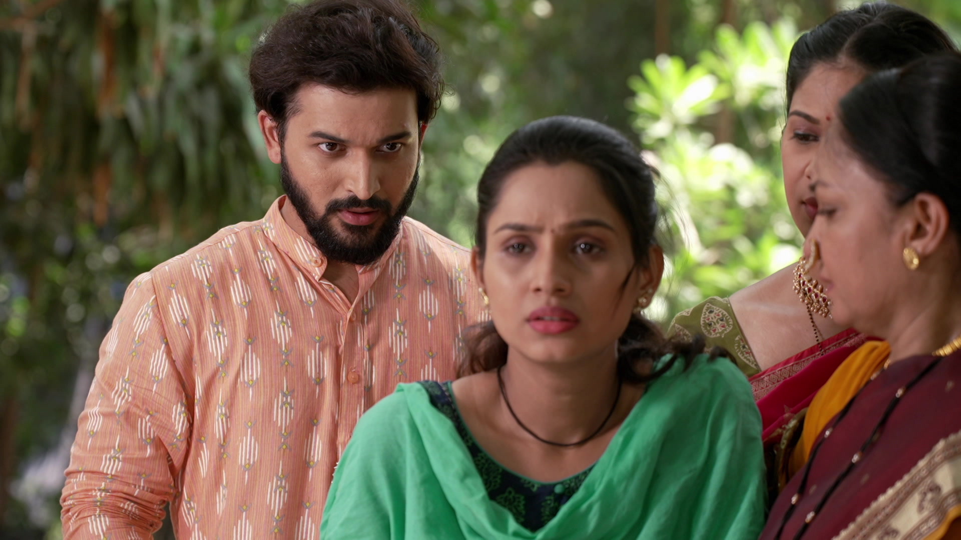 Watch Man Dhaga Dhaga Jodte Nava S1 Episode 27 on JioHotstar