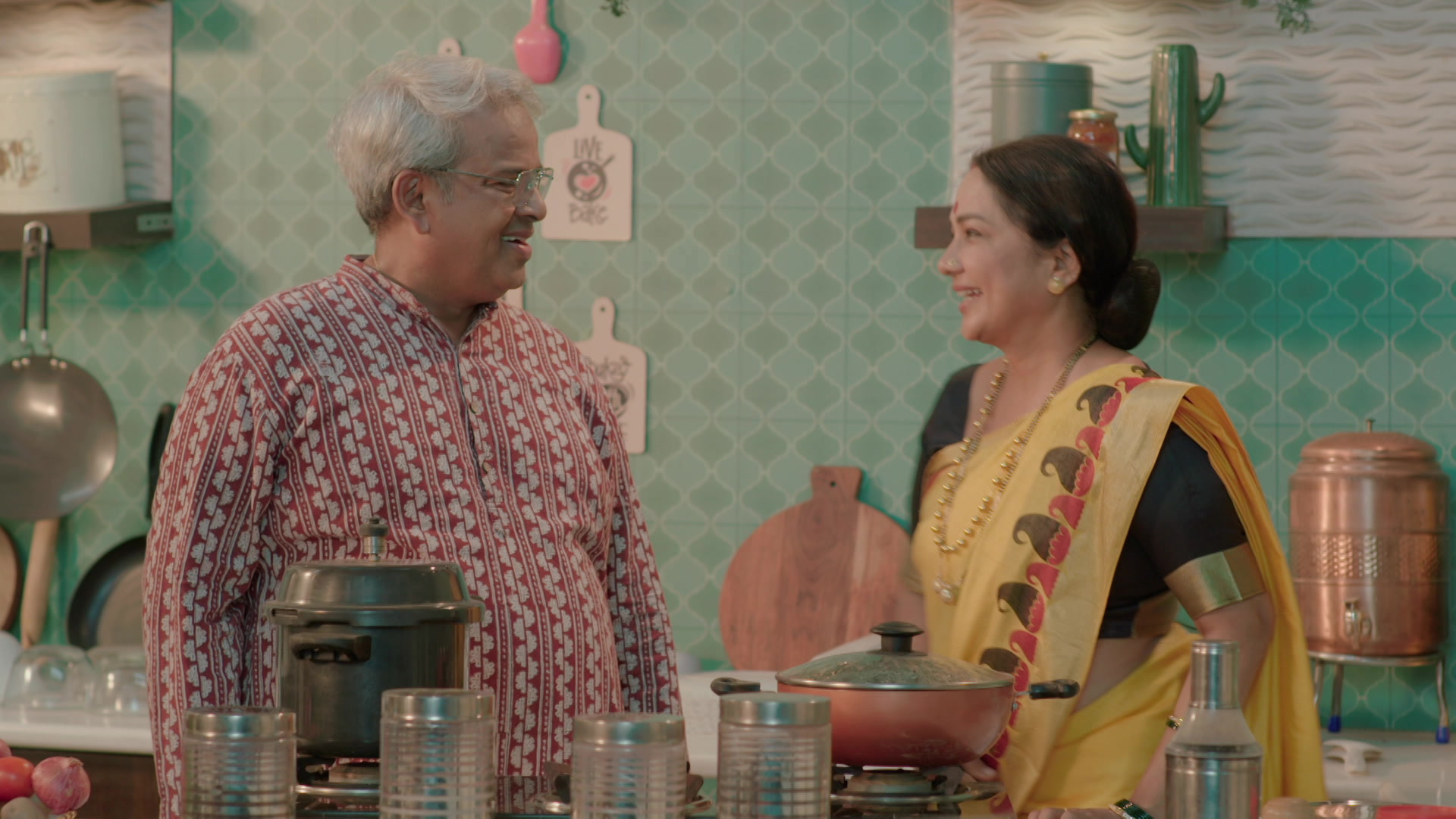 Watch Man Dhaga Dhaga Jodte Nava S1 Episode 318 on JioHotstar