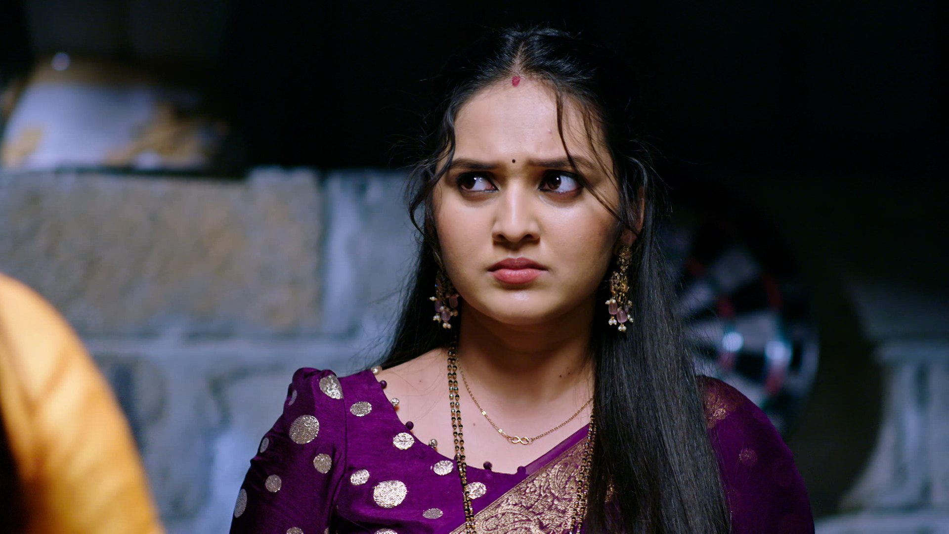 Watch Karimani S1 Episode 393 on JioHotstar