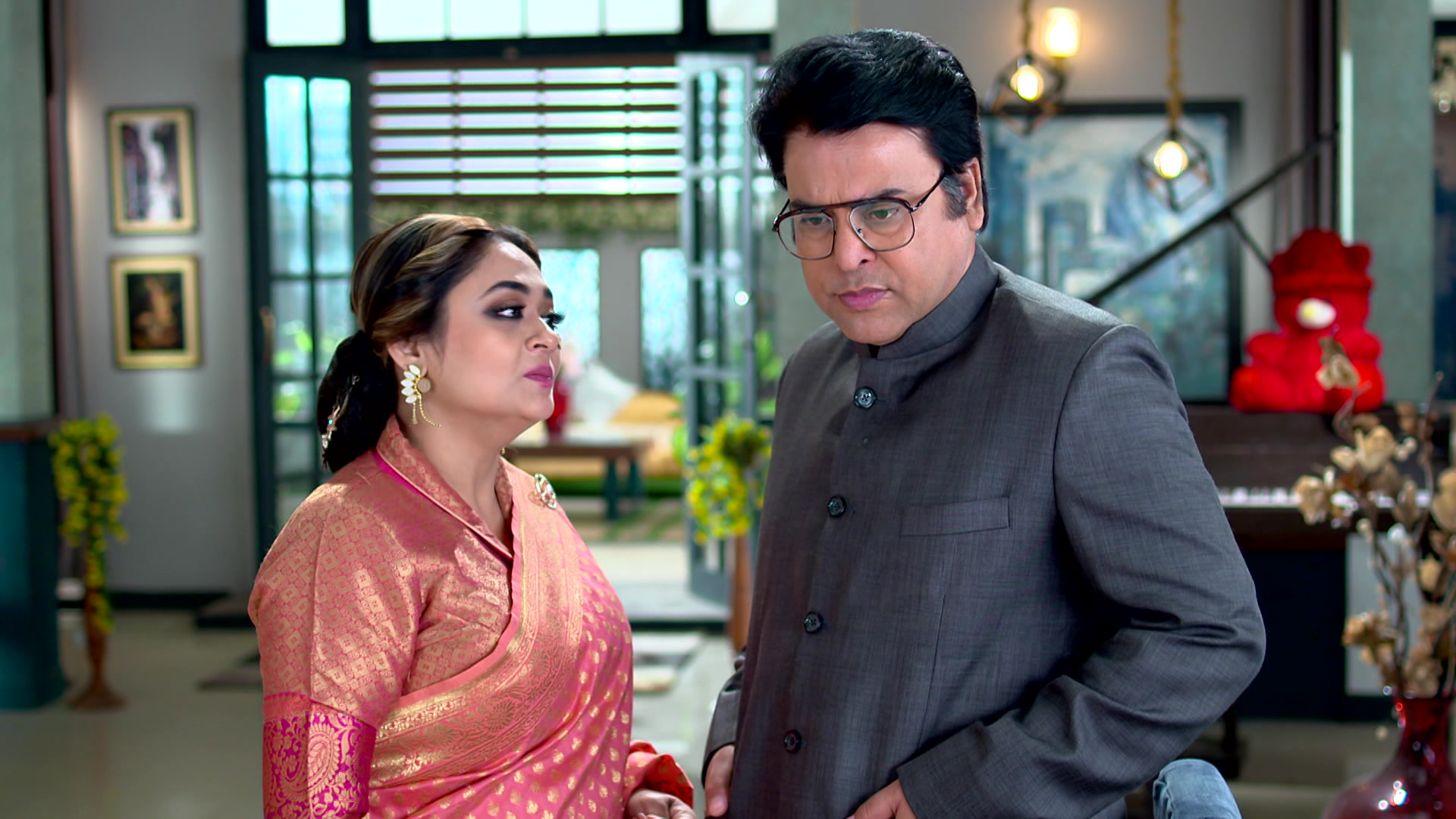 Watch Anurager Chhowa S1 Episode 537 on JioHotstar