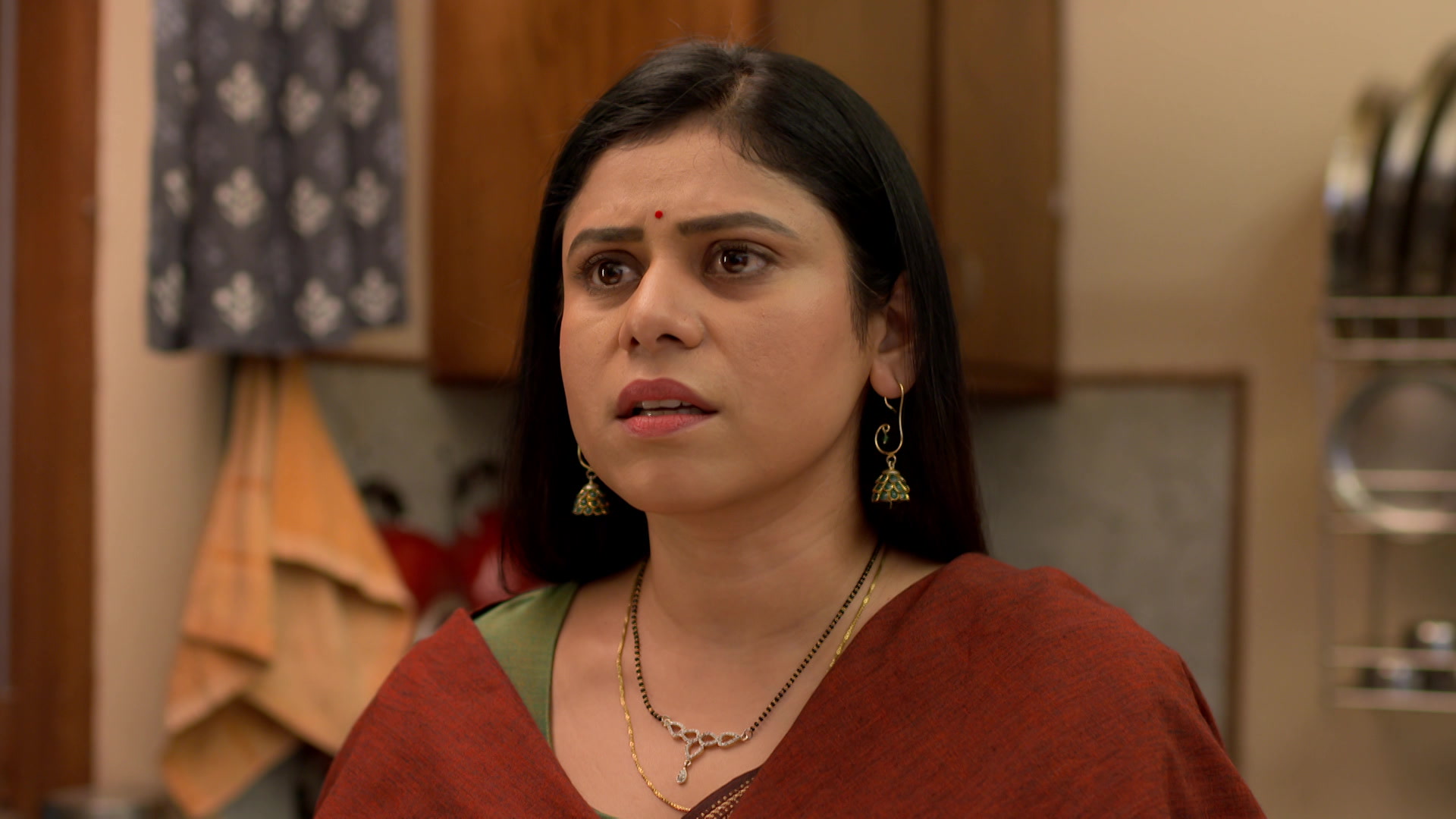 Watch Aai Kuthe Kaay Karte S1 Episode 1323 on JioHotstar