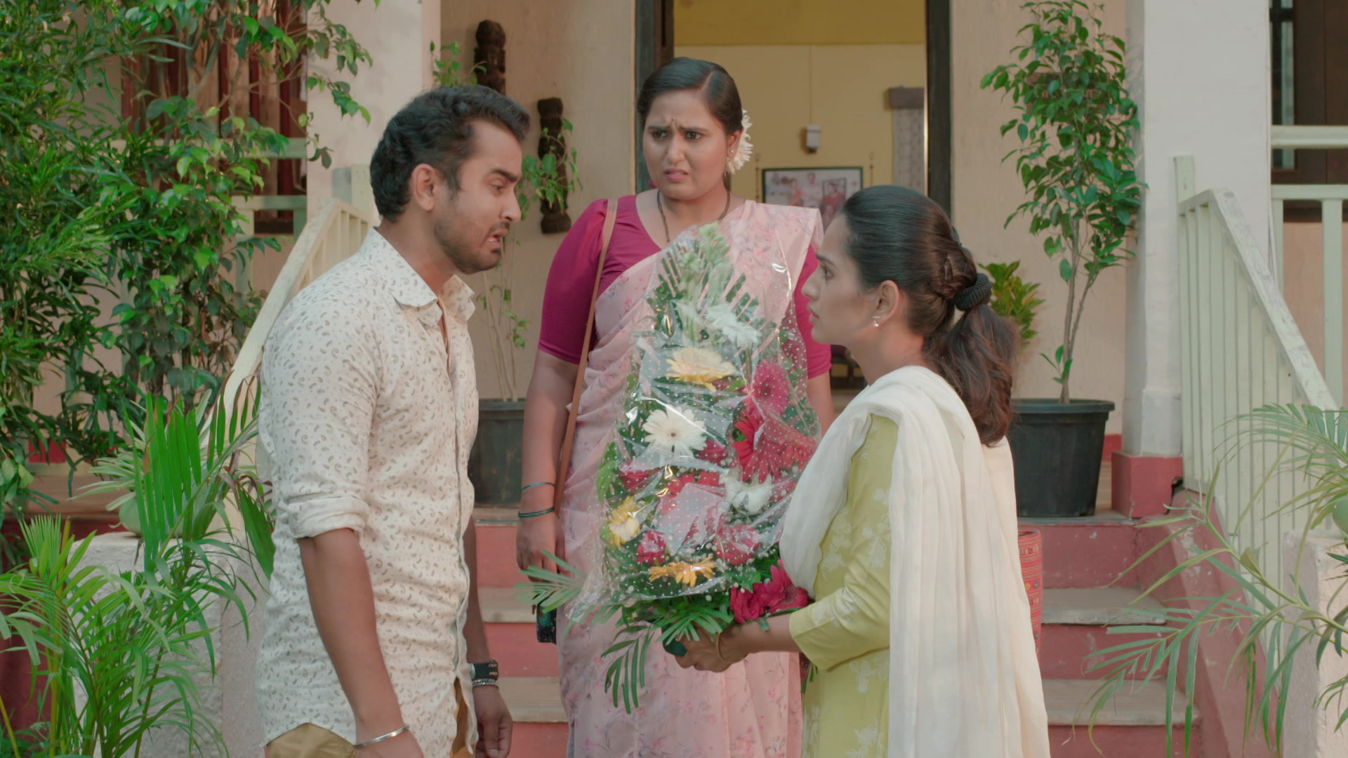 Watch Man Dhaga Dhaga Jodte Nava Episode 46 on JioHotstar