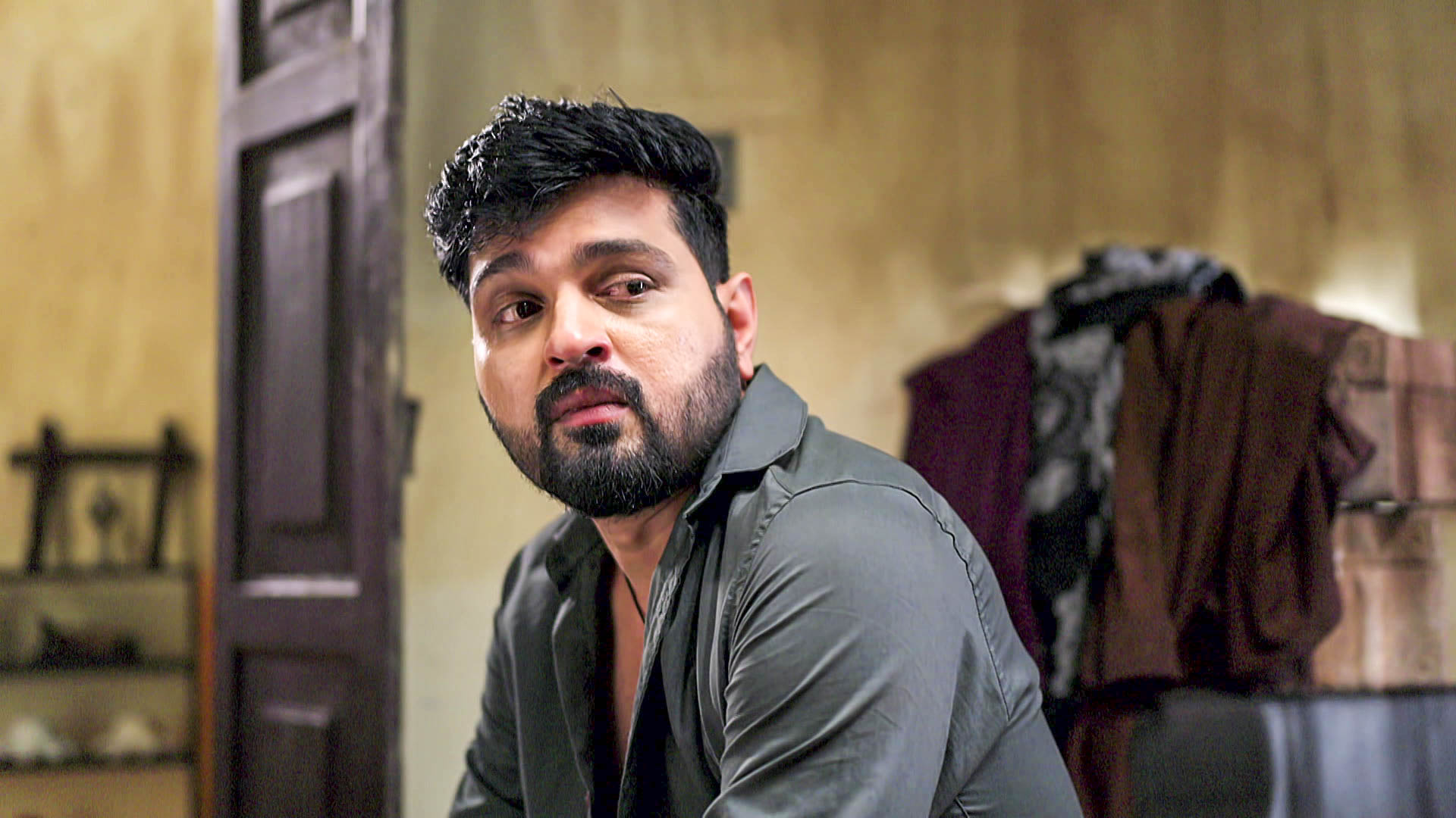 Watch Kattathe Kilikoodu Episode 1 on JioHotstar