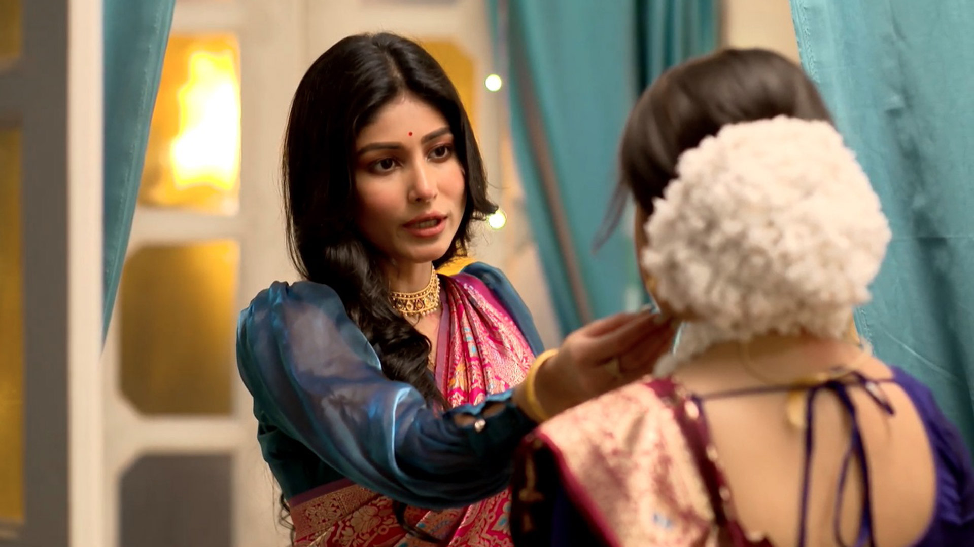 Watch a clip from Apala Conspires against Cheeni, Dron - Promo on Hotstar