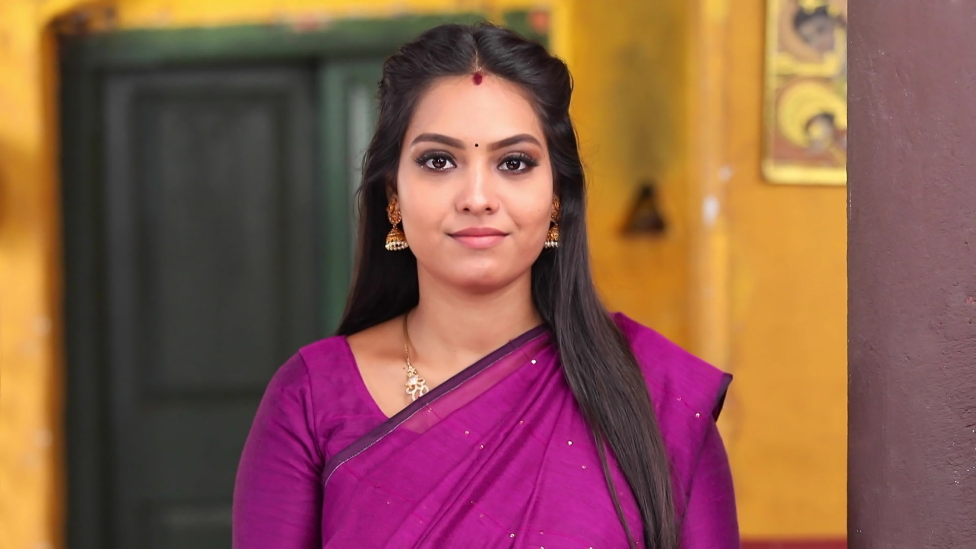 Watch Malar Questions Thangarasu Online