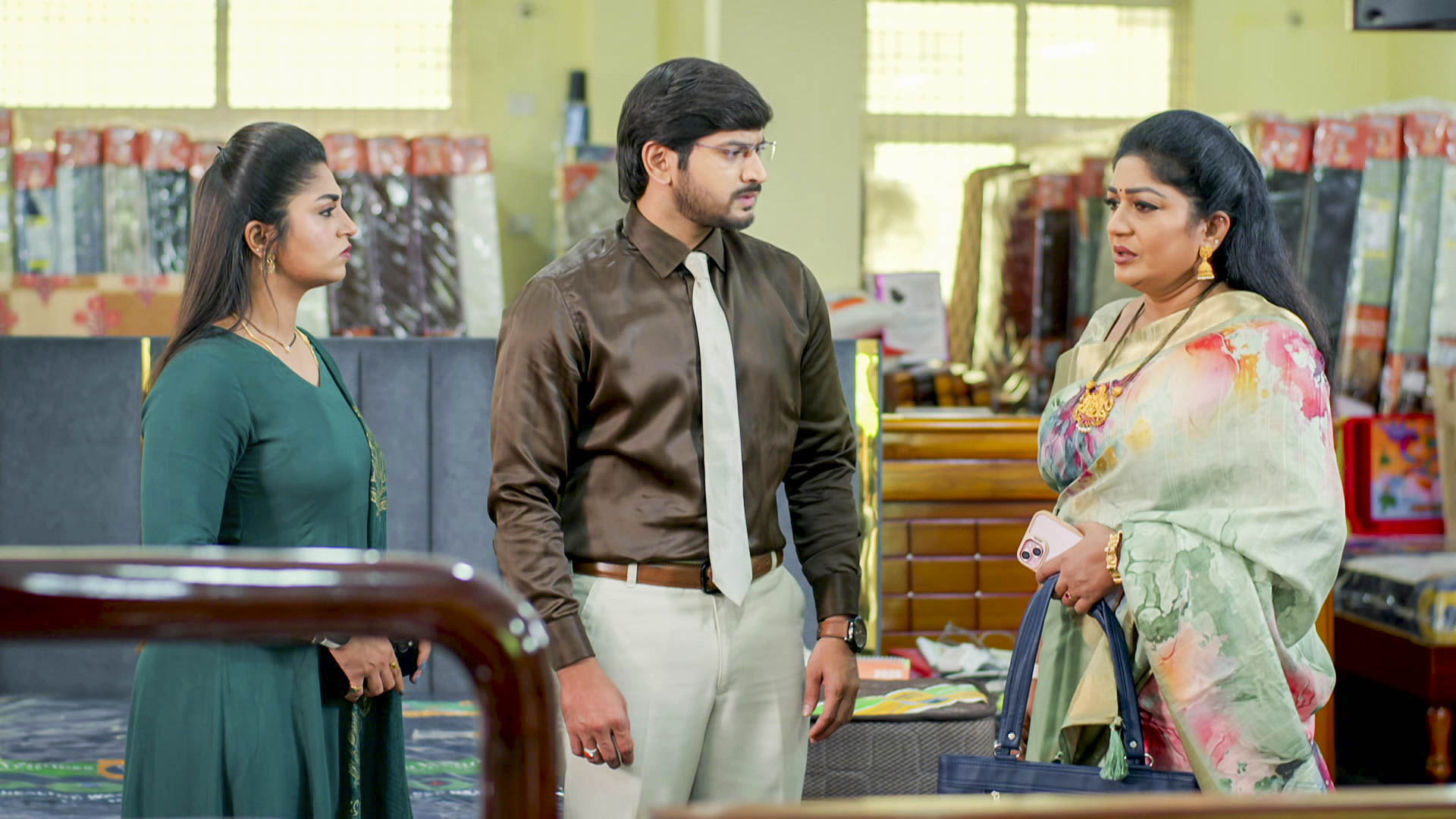 Watch Gunde Ninda Gudi Gantalu S1 Episode 513 on JioHotstar