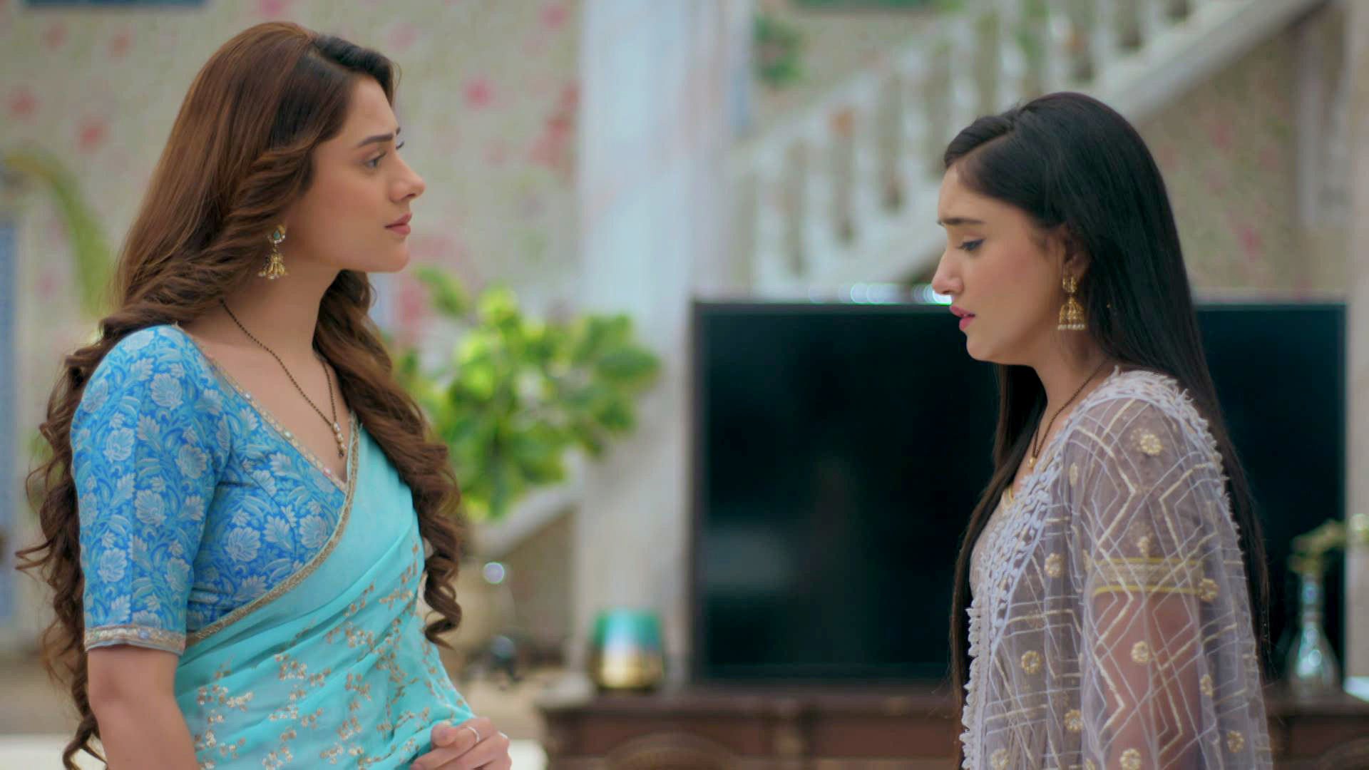 Watch Woh To Hai Albelaa S1 Episode 220 on JioHotstar