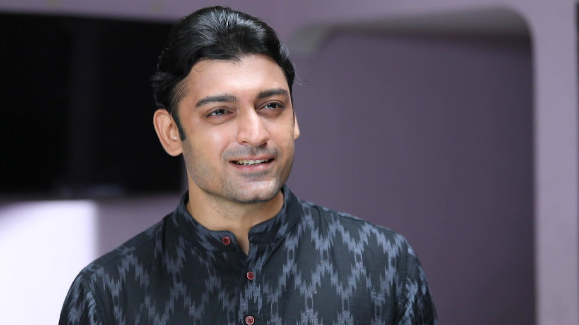 Watch Sudhish Provokes Naresh Online
